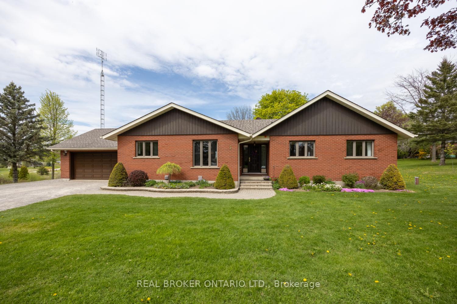 5 Hillside Court, Clarington, ON L0B 1J0