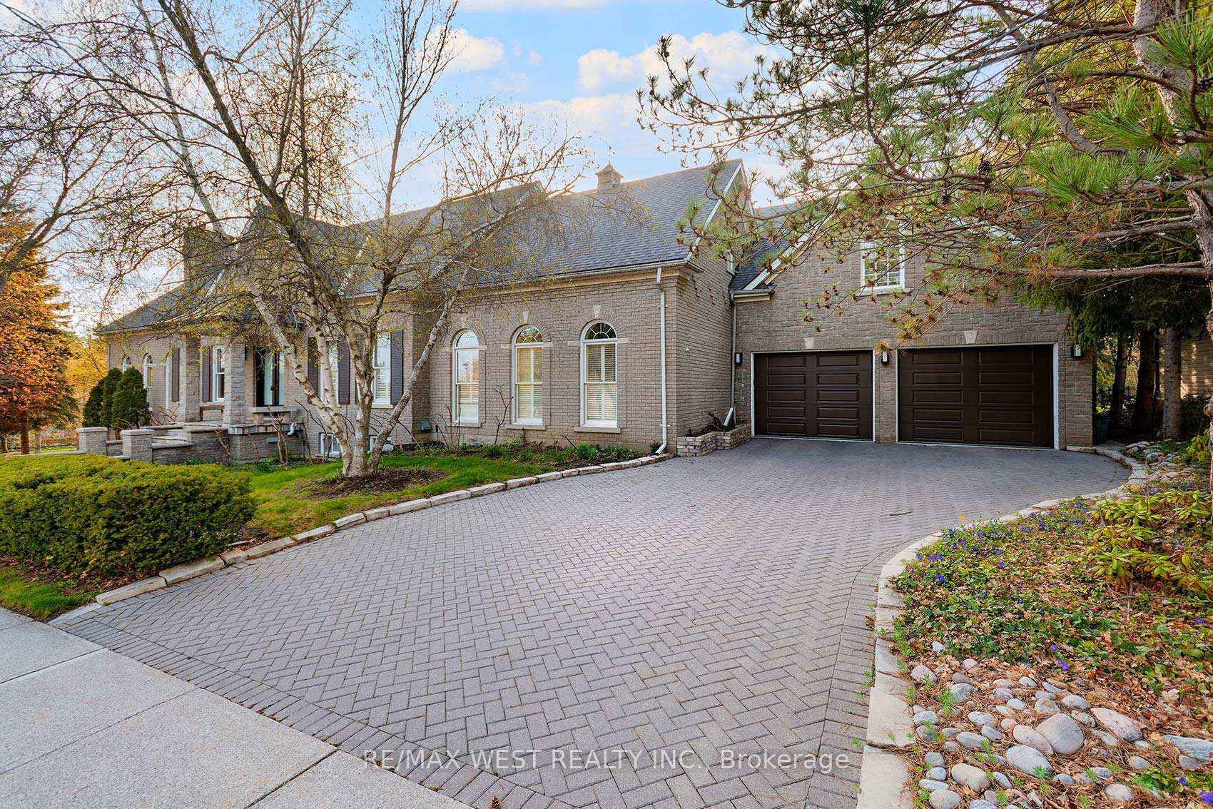 5 Humberview Drive, Vaughan, ON L4H 1B1