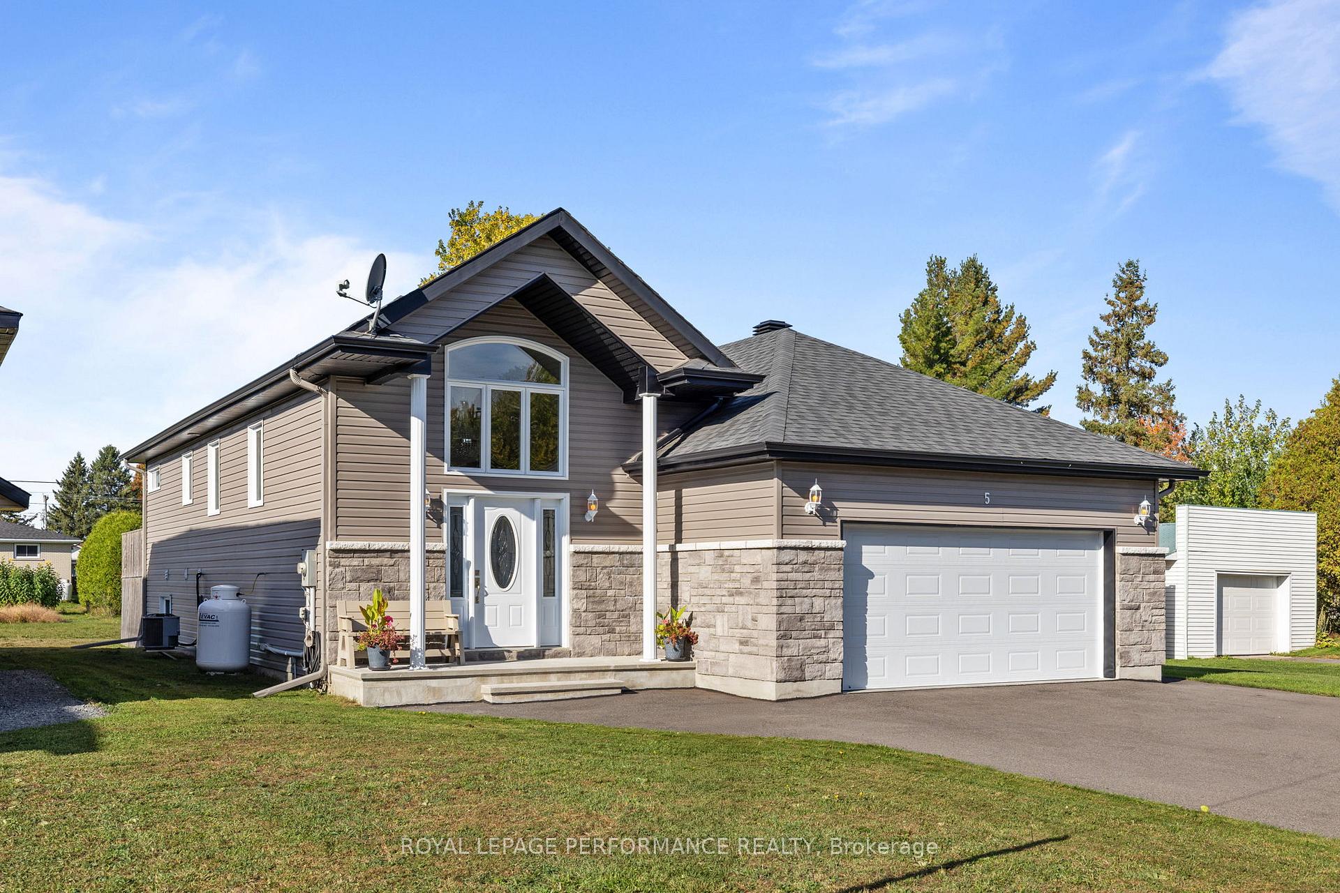 5 Lamoureux Street, The Nation, ON K0C 2B0