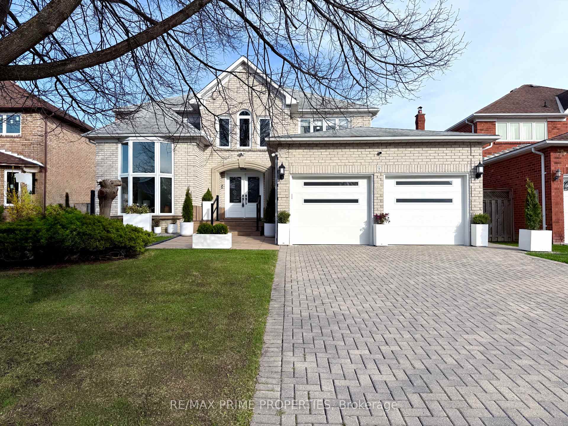 5 Mary Elizabeth Crescent, Markham, ON L3R 9M2