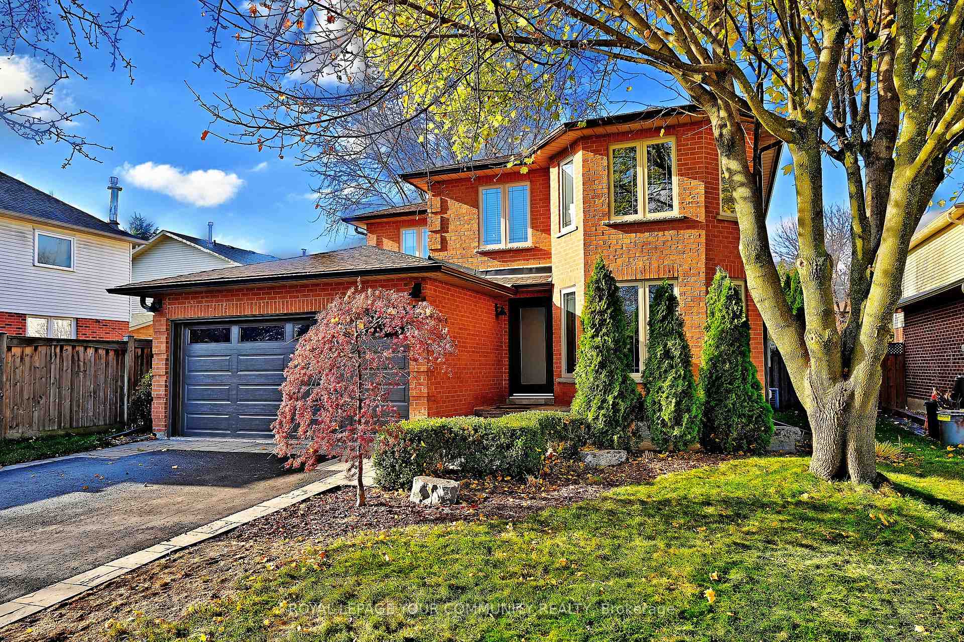 5 Pittypat Court, Aurora, ON L4G 6J6