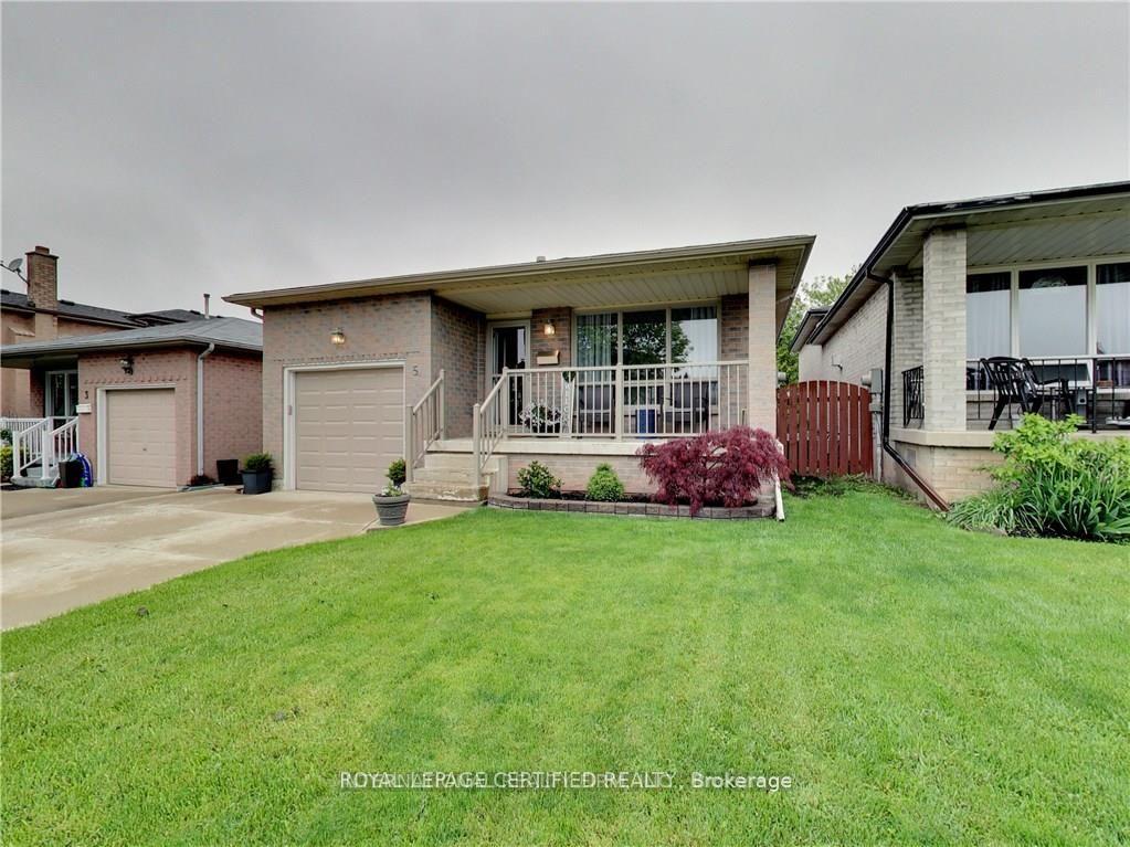 Basement - 5 Regis Court, Hamilton, ON L8E 4M8