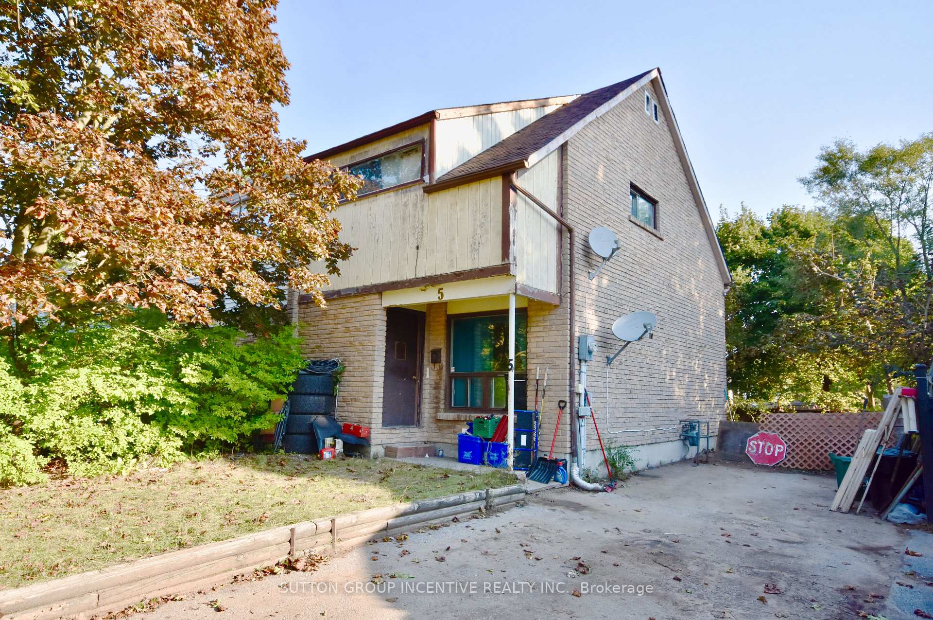 5 Scott Crescent, Barrie, ON L4N 4W2