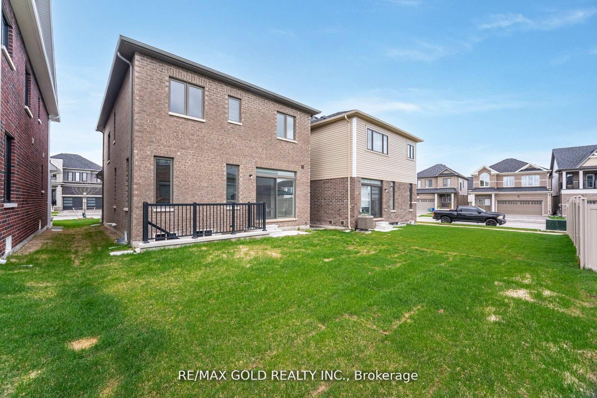 50 Prudhoe Terrace, Barrie, ON L9J 0L5