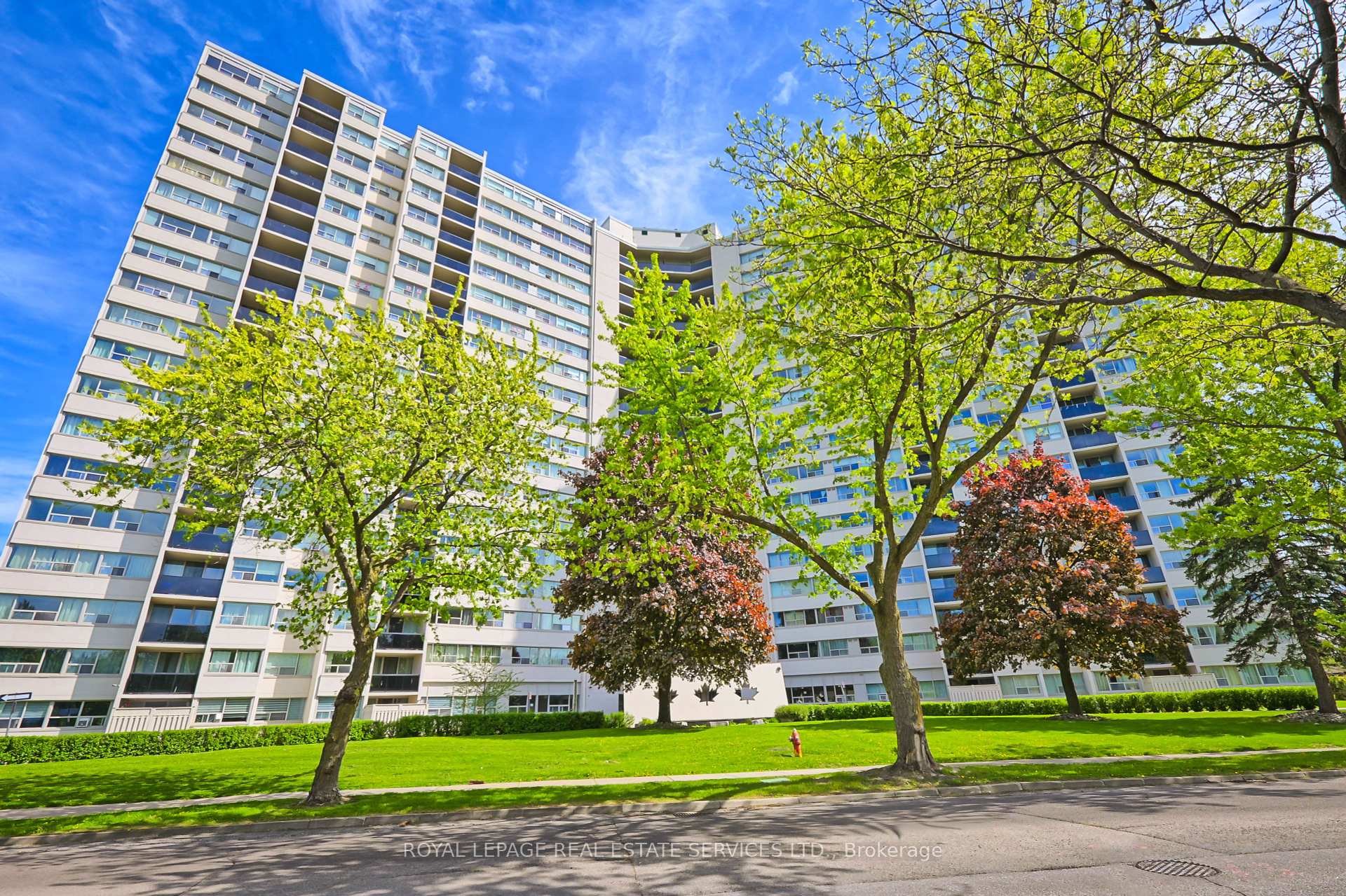 501 - 530 Lolita Gardens, Mississauga, ON L5A 3T2