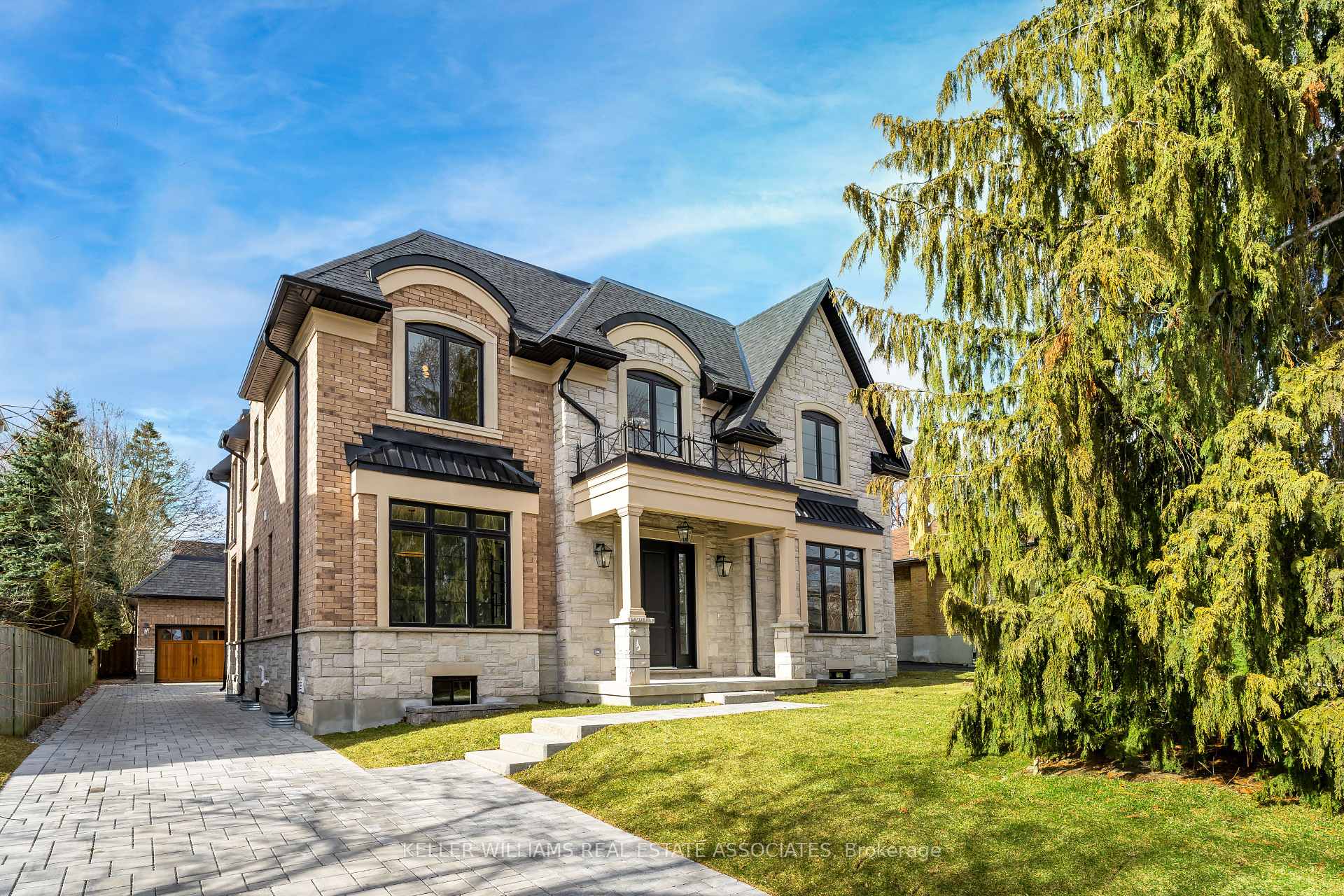 501 Avonwood Drive, Mississauga, ON L5G 1Y8