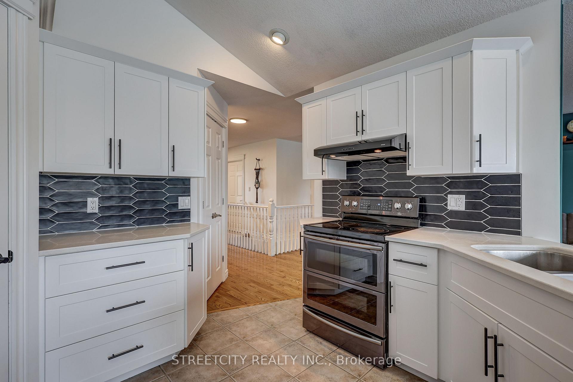 501 Darcy Drive, Strathroy-Caradoc, ON N7G 4K9