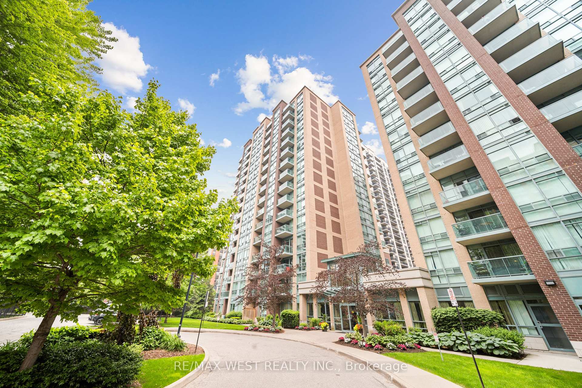 502 - 7 Michael Power Place, Toronto, ON M9A 0A4