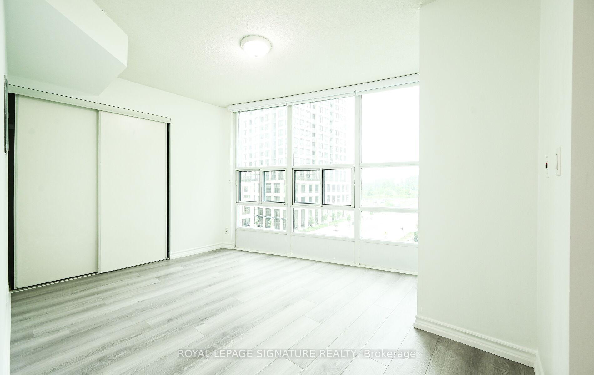 503 - 33 Elm Drive, Mississauga, ON L5B 4L2