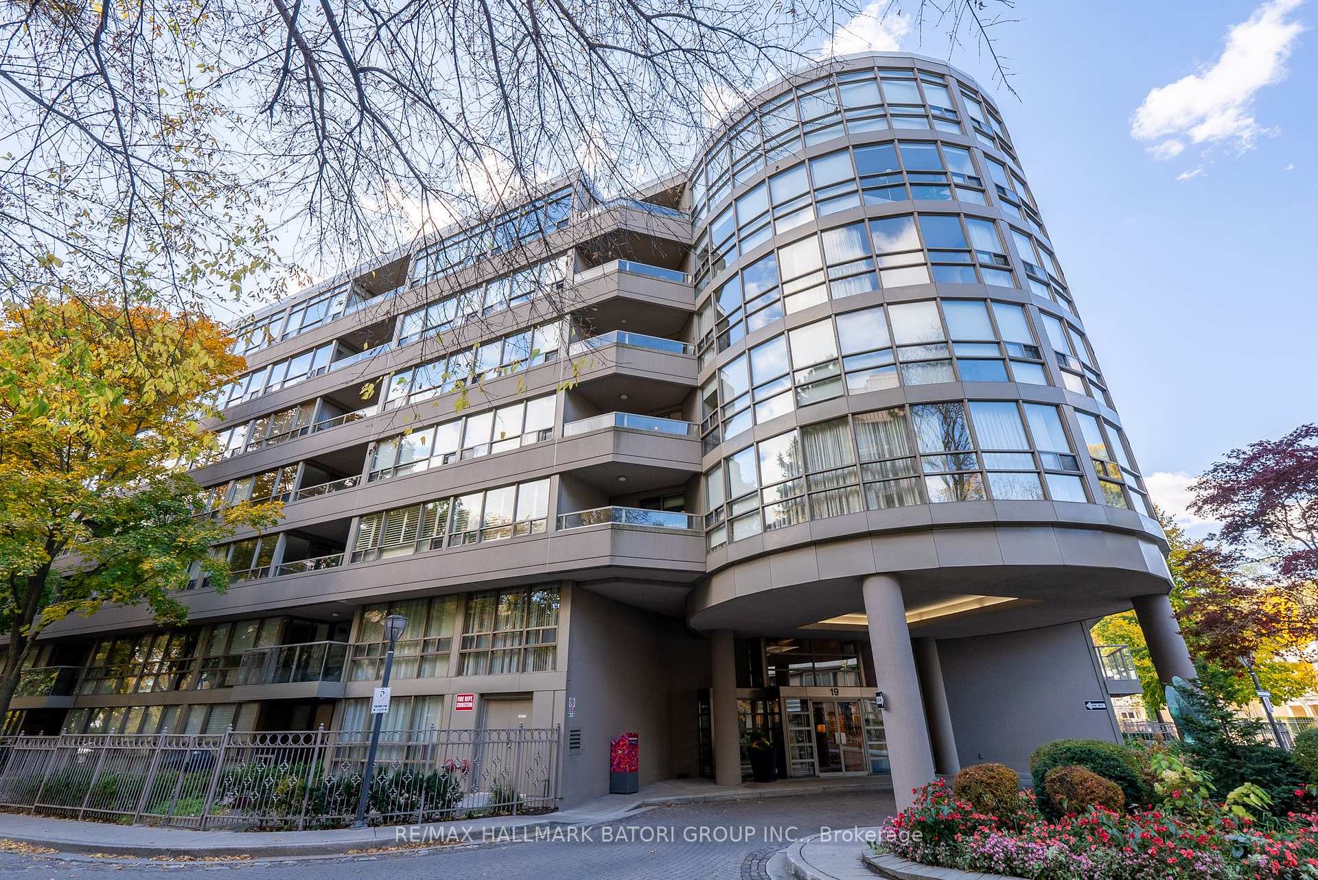 504 - 19 Lower Village Gate, Toronto, ON M5P 3L9
