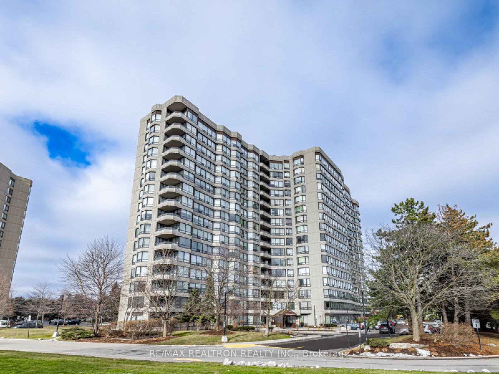 504 - 7440 Bathurst Street, Vaughan, ON L4J 7K8