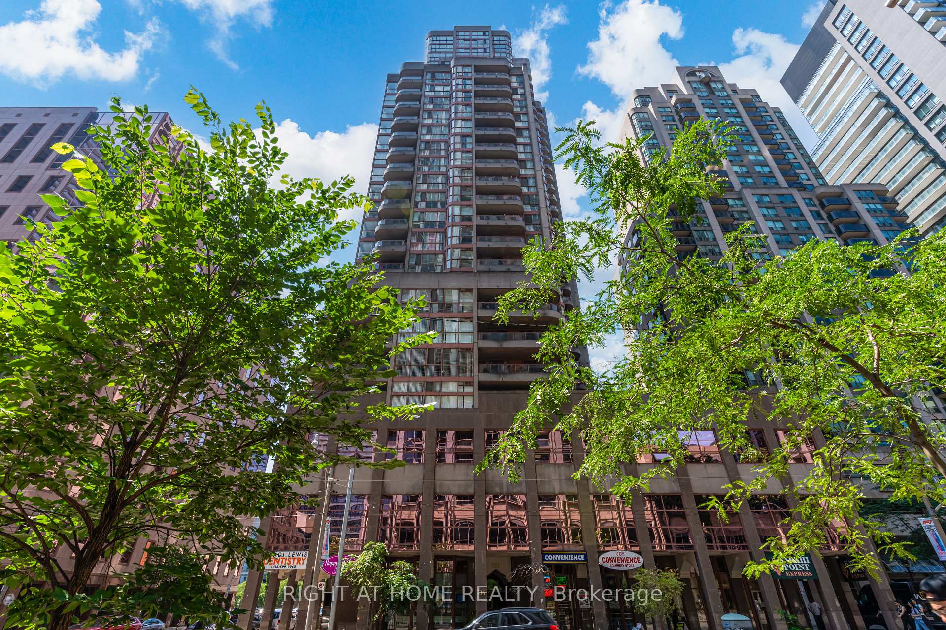 506 - 736 Bay Street, Toronto, ON M5G 2M4