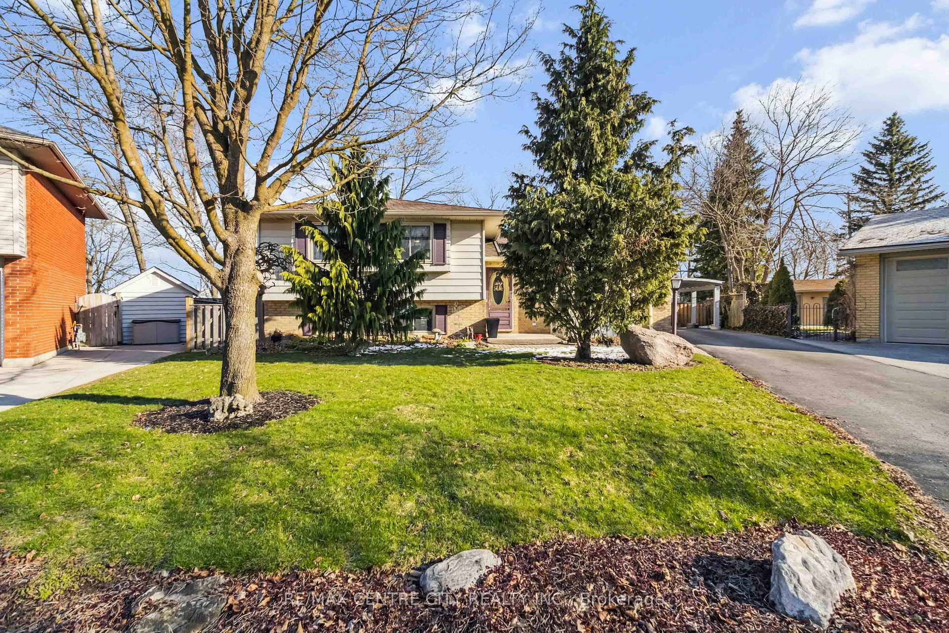 507 Regal Court, London East, ON N5Y 1K4