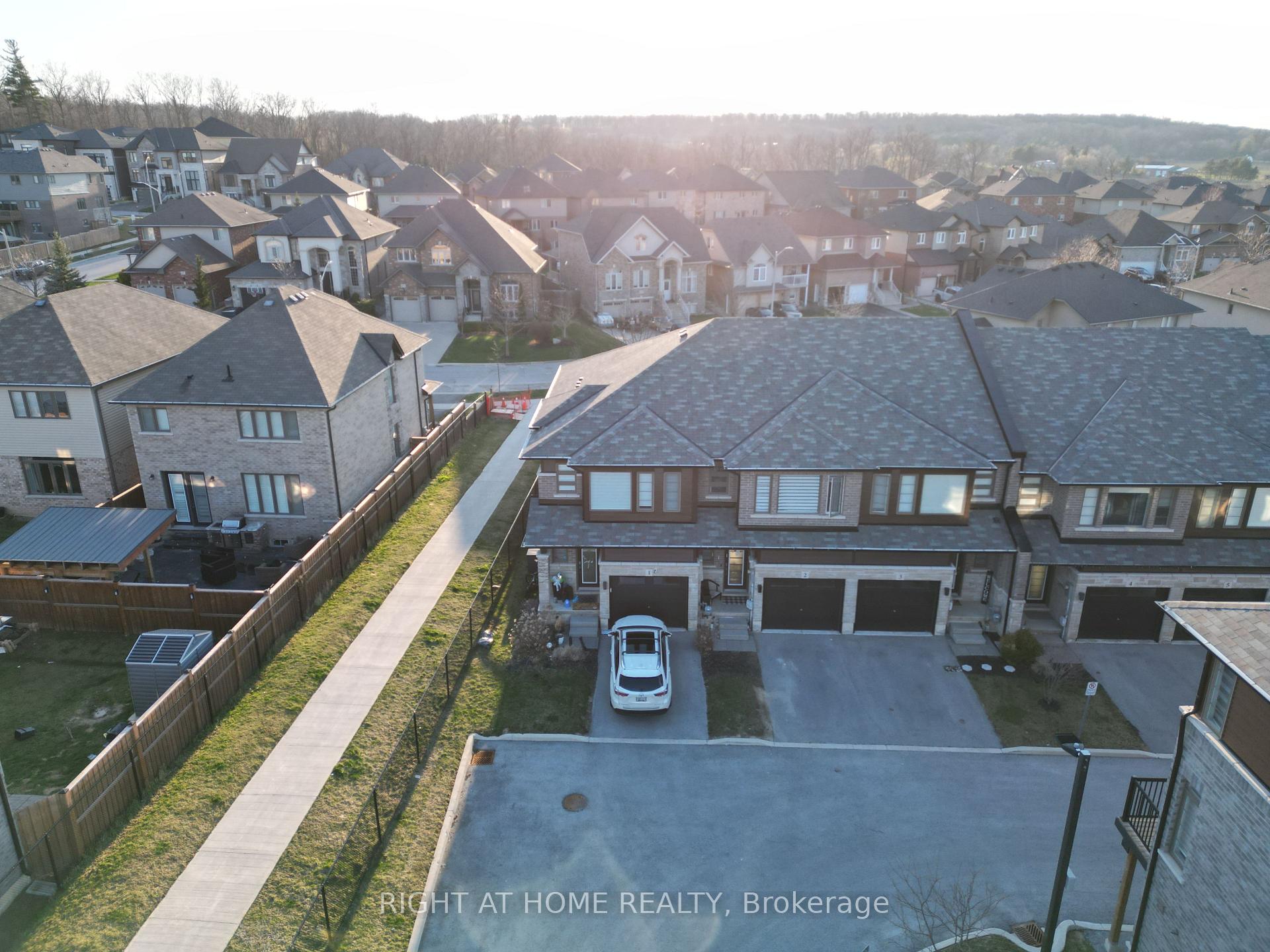 10 - 5080 Connor Drive, Lincoln, ON L3J 0T3