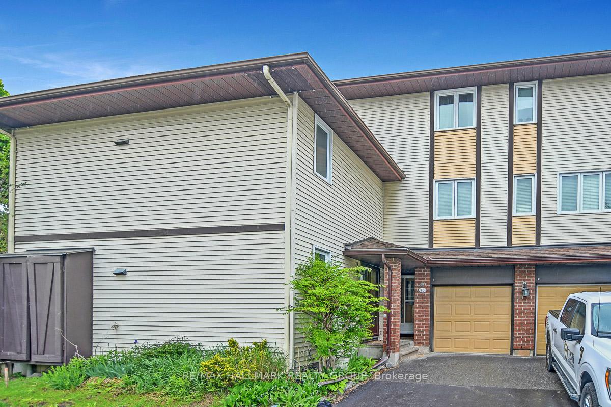 43 Haxby Private, Hunt Club - South Keys and Area, ON K1T 3B7