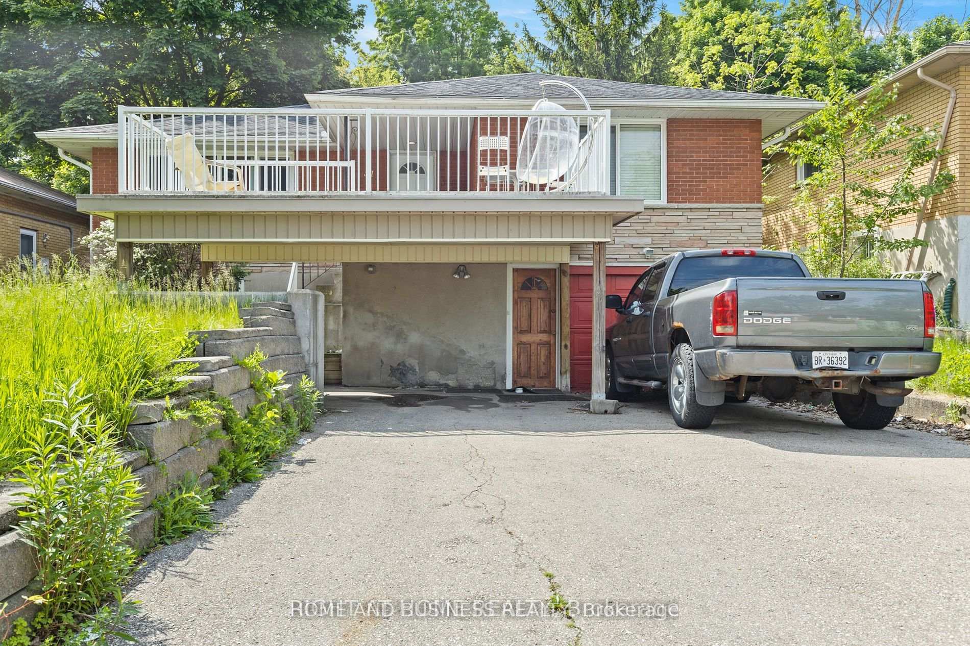 51 High Street W, Waterloo, ON N2L 3X7