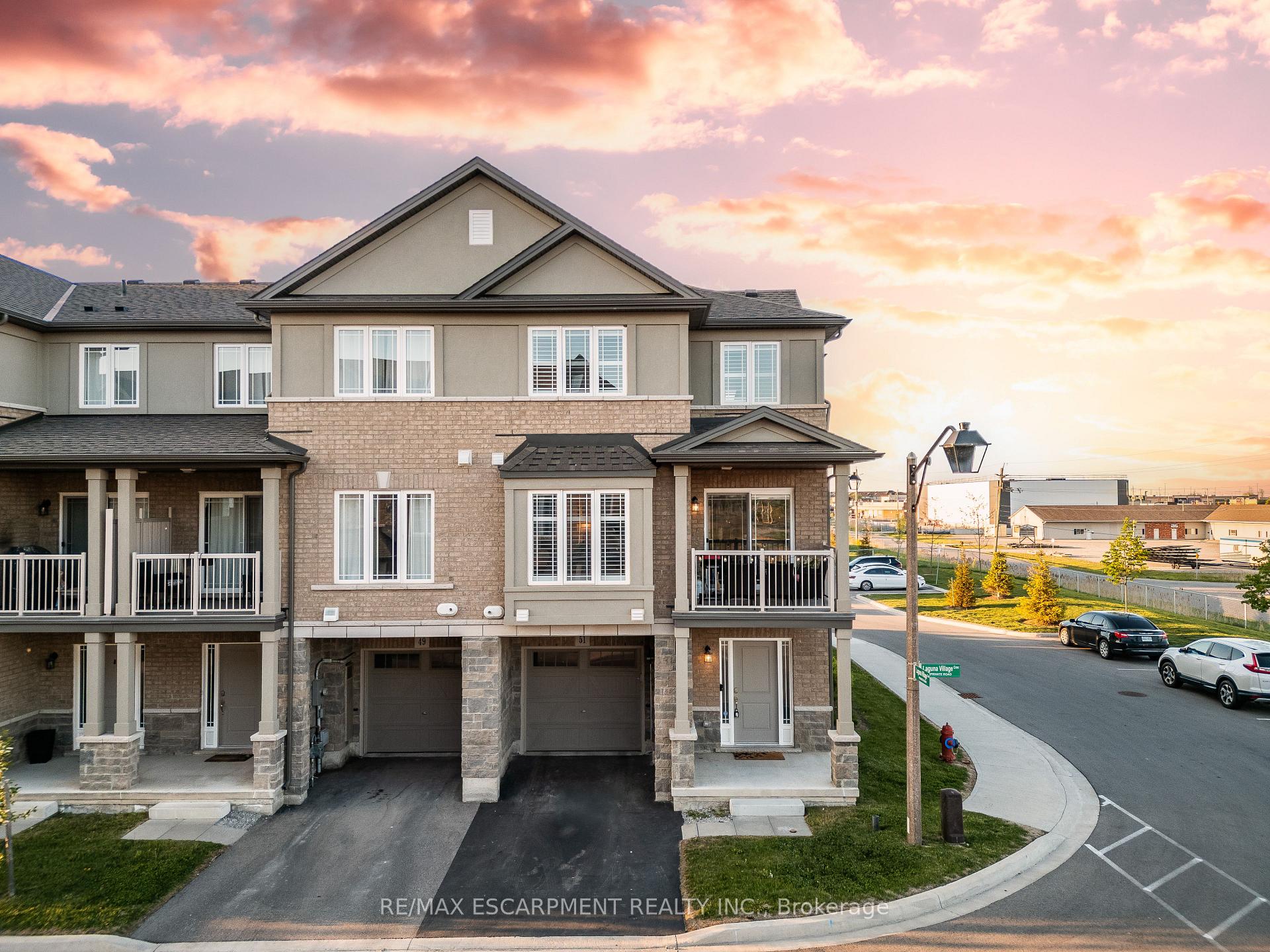 51 Laguna Village Crescent W, Hamilton, ON L0R 1P0
