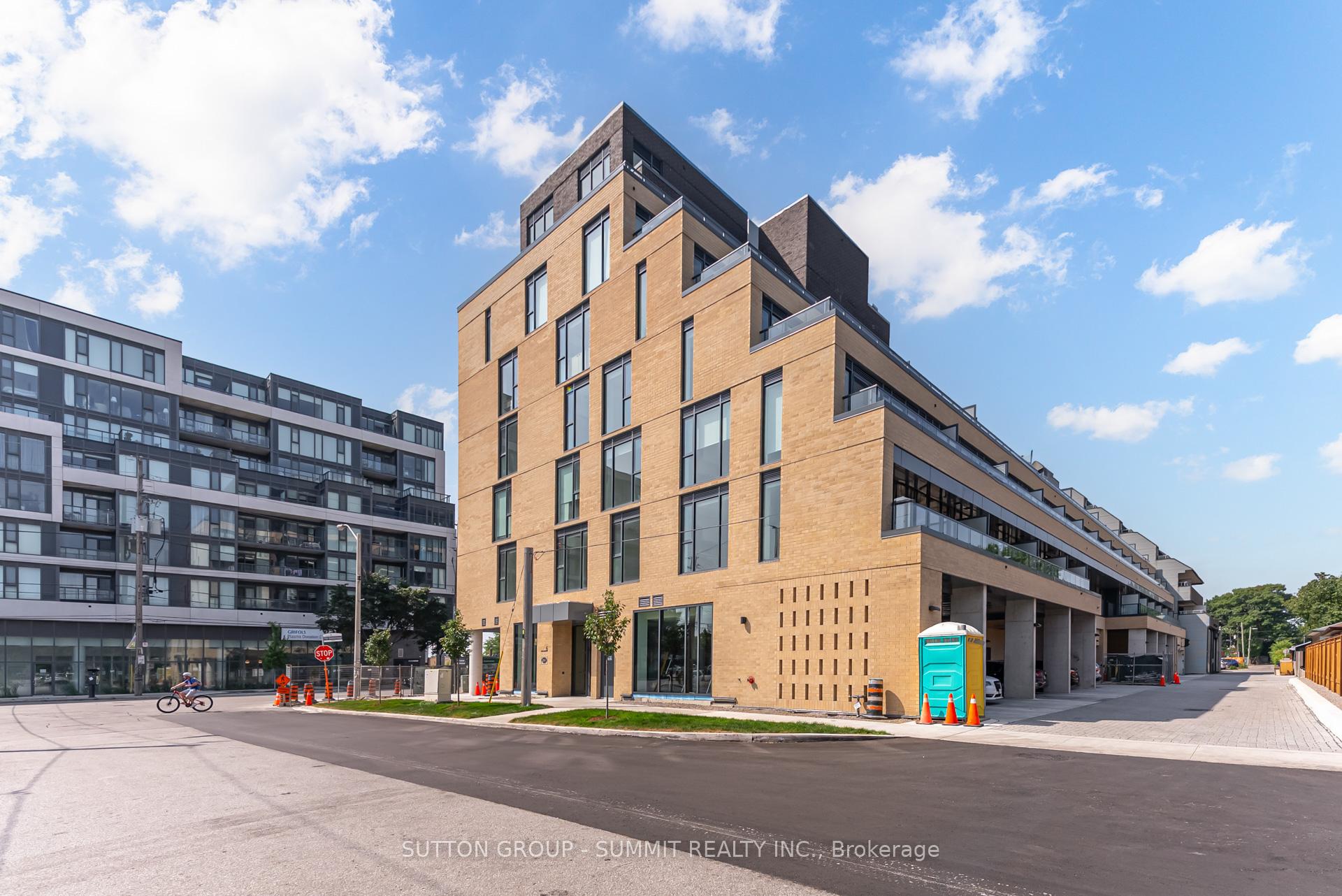 510 - 6 Chartwell Road, Toronto, ON M8Z 4E8