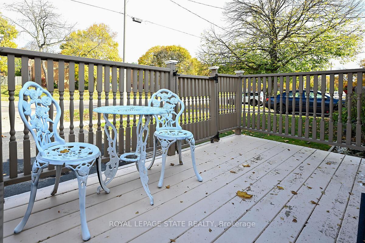 511 Stone Church Road, Hamilton, ON L9B 1A5