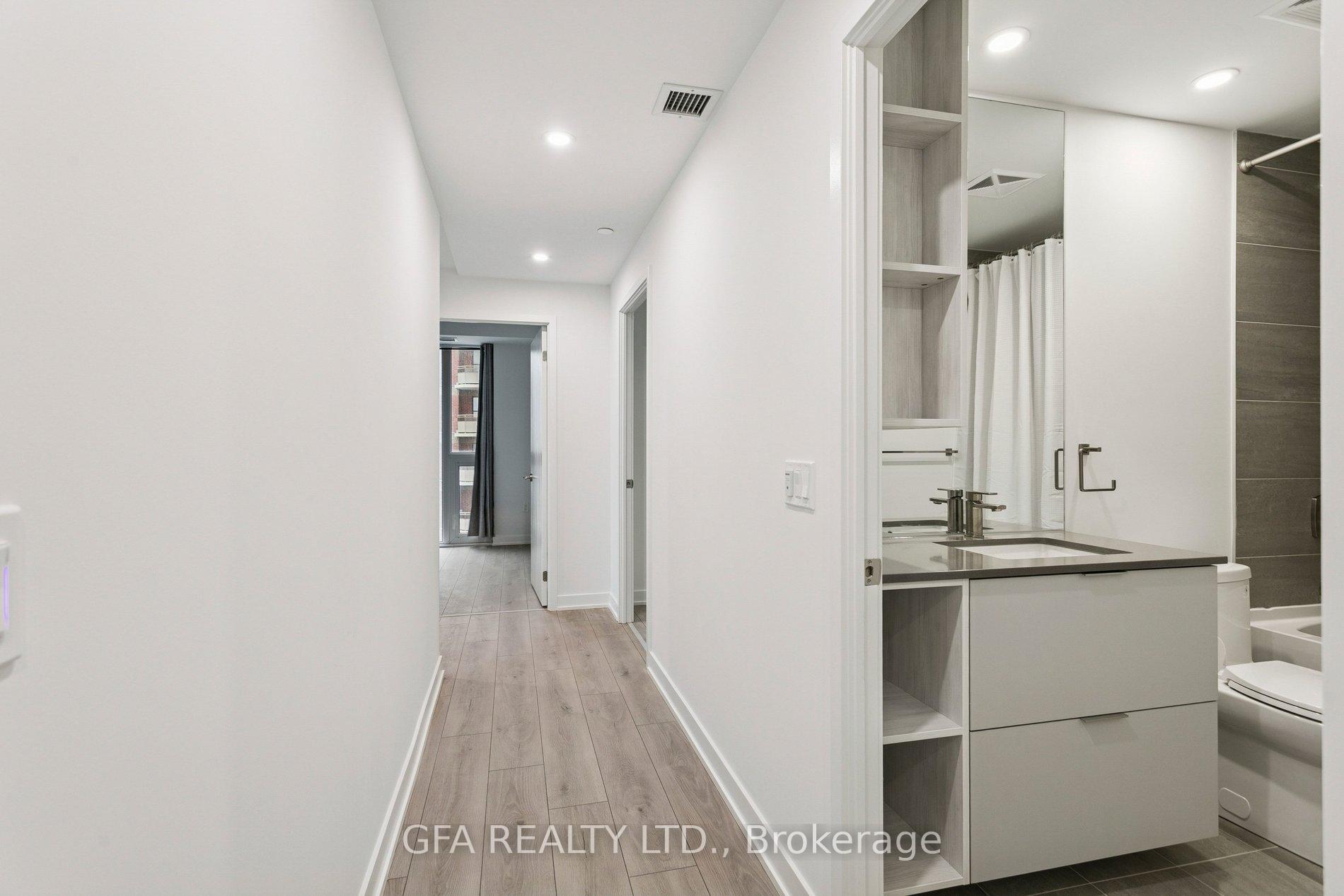 514 - 1 Fairview Road E, Mississauga, ON L5A 0B4