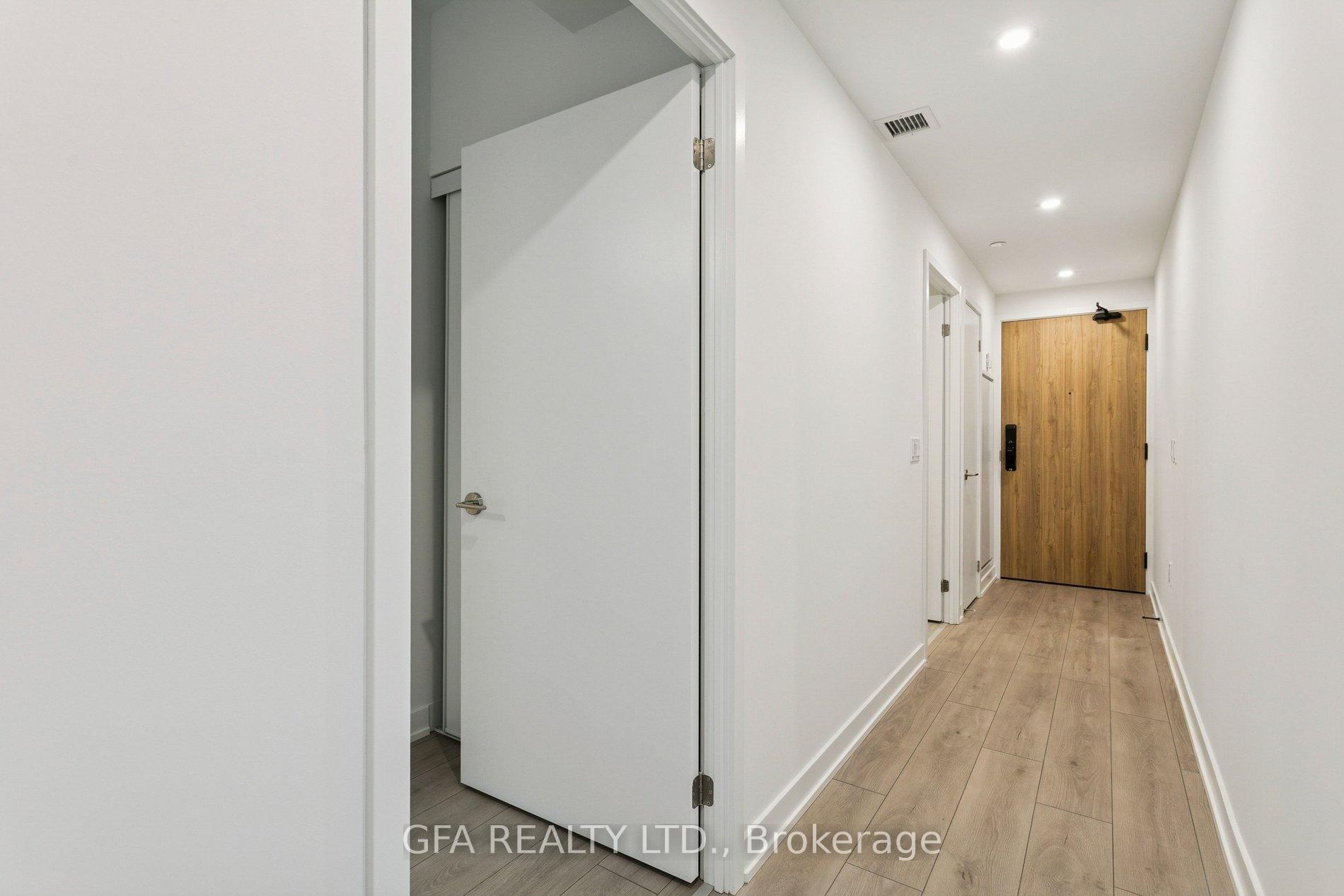 514 - 1 Fairview Road E, Mississauga, ON L5A 0B4