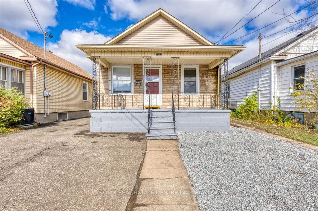 Rear / Back Unit - 5145 Kitchener Street, Niagara Falls, ON L2G 1B1