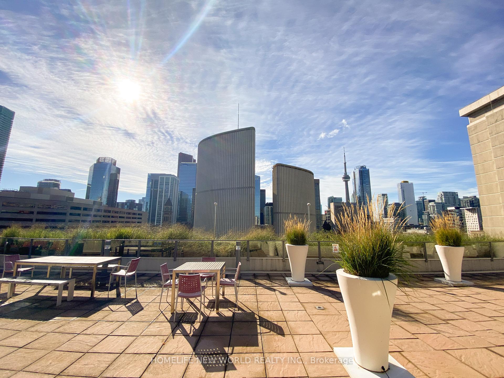 515 - 111 Elizabeth Street, Toronto, ON M5G 1P7
