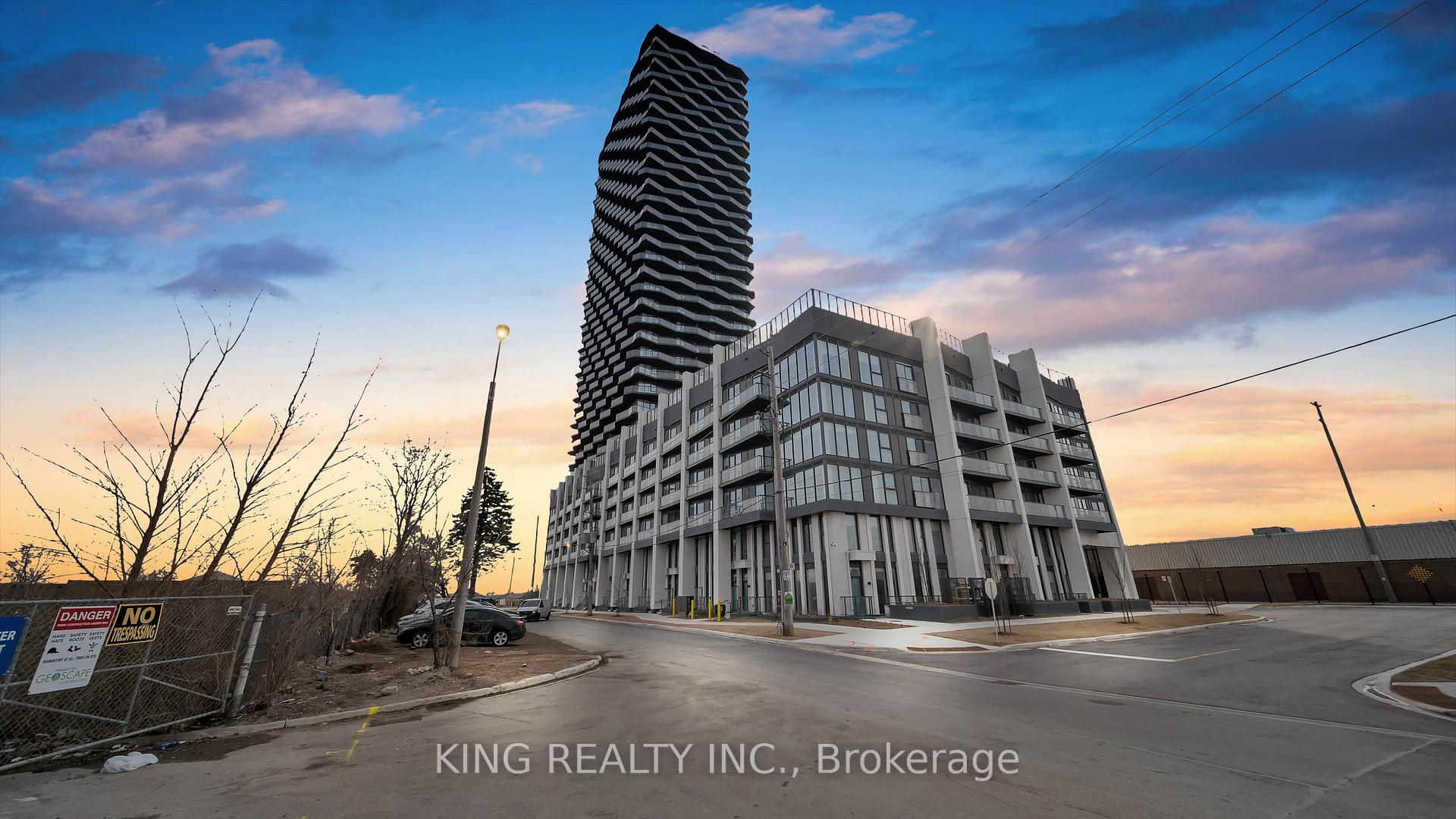 515 - 36 Zorra Street, Toronto, ON M8Z 0G5