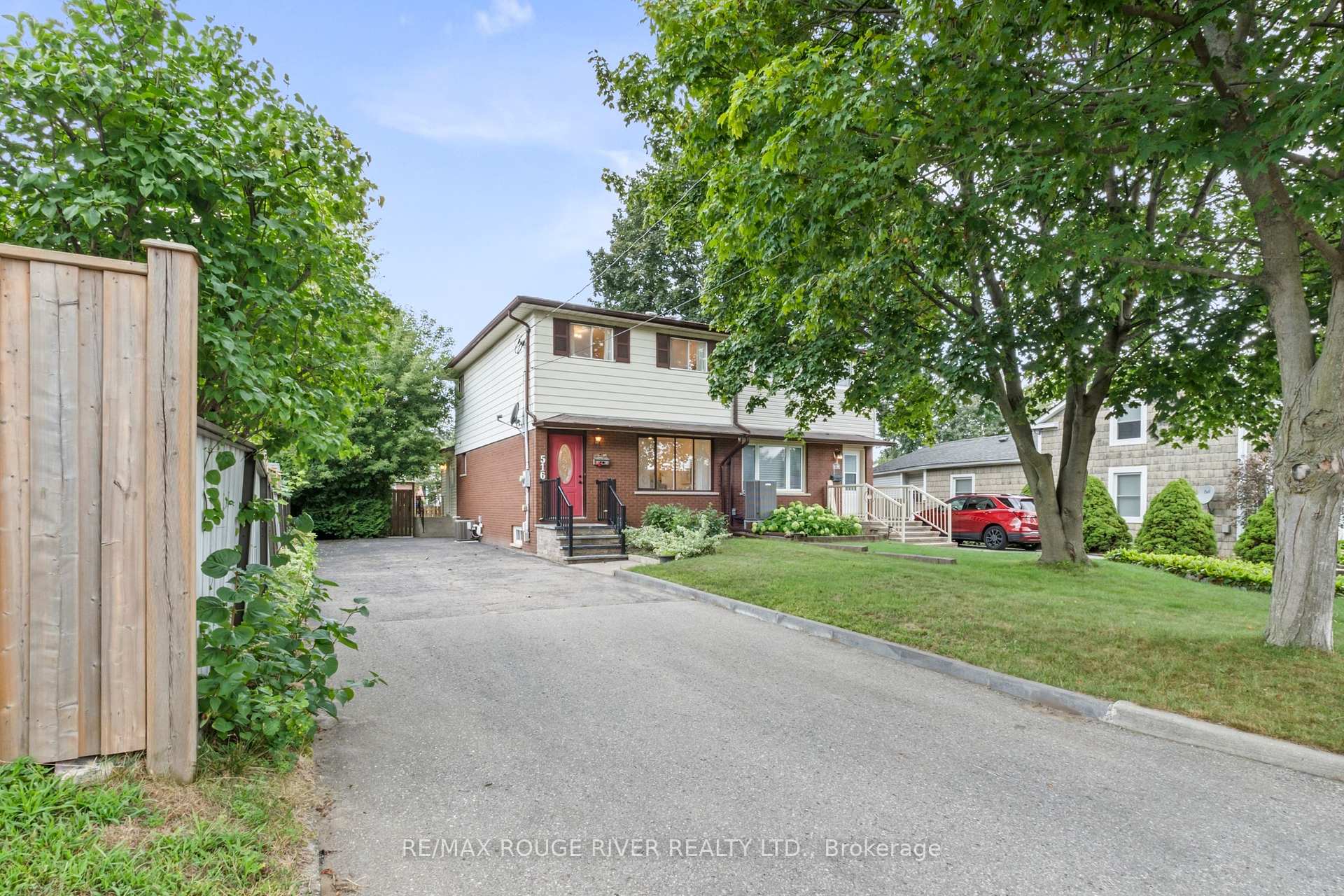 516 Kent Street, Whitby, ON L1N 4Y9