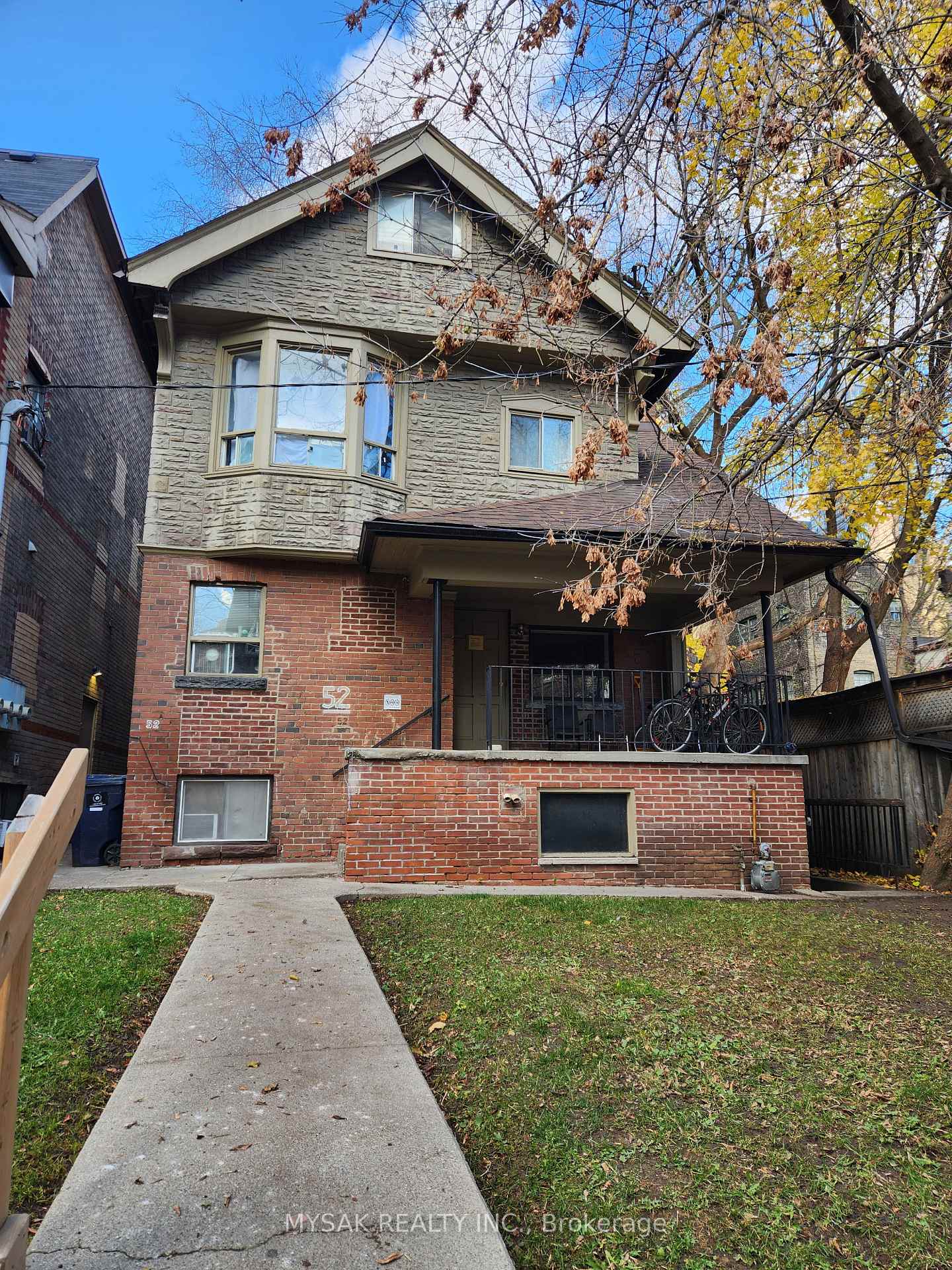 52 Dundonald Street, Toronto, ON M4Y 1K2