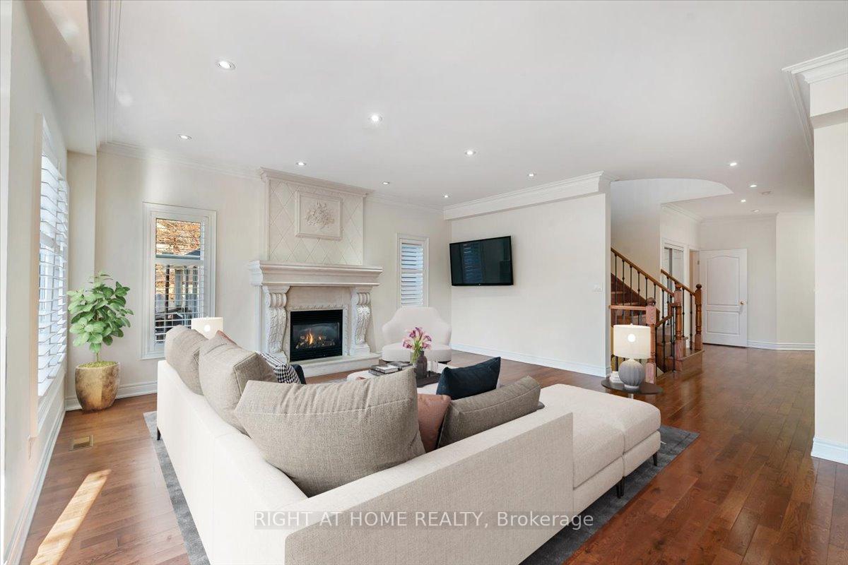 52 Harold Street, Toronto, ON M8Z 3R3