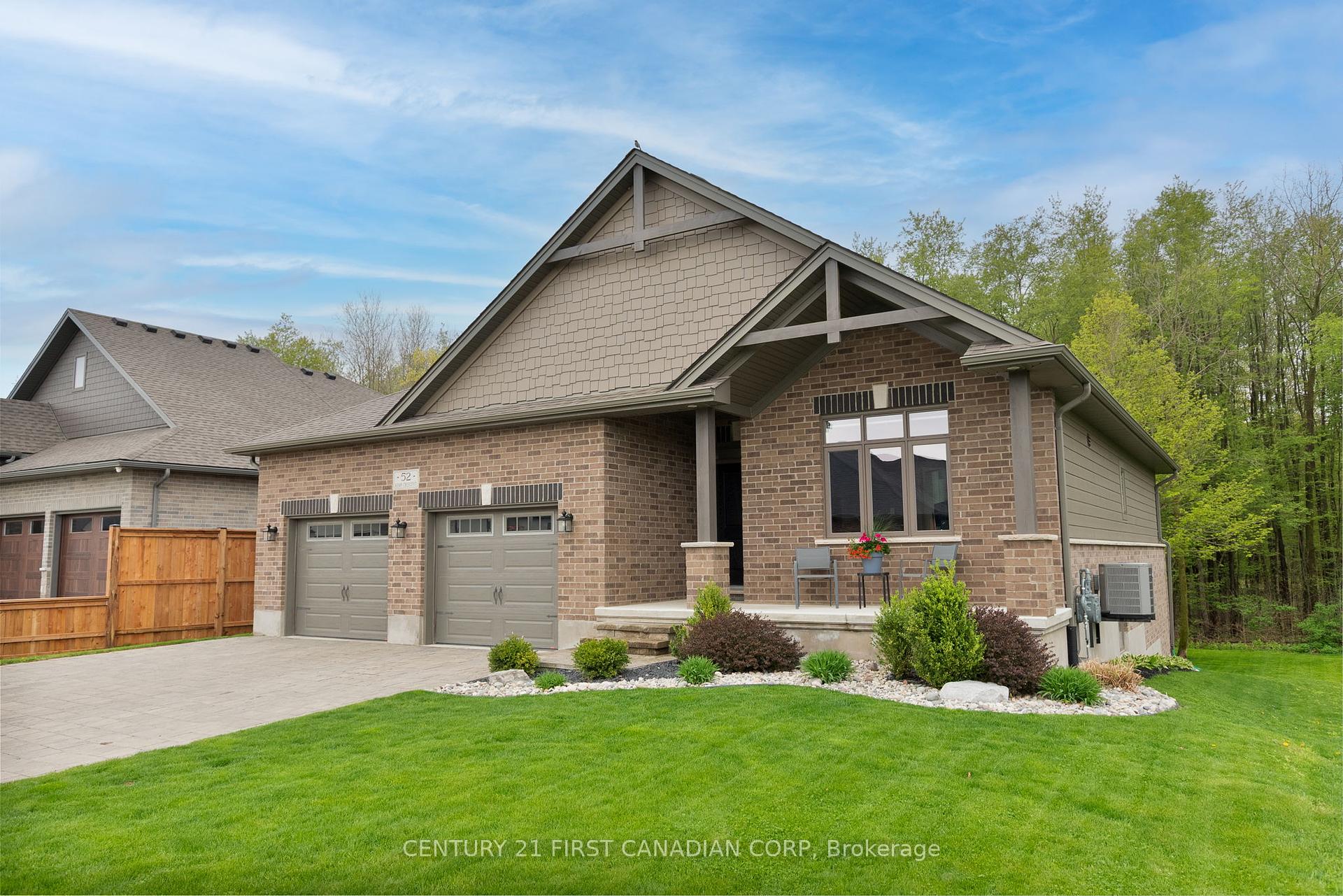 52 Kemp Crescent N, Strathroy-Caradoc, ON N7G 0G3