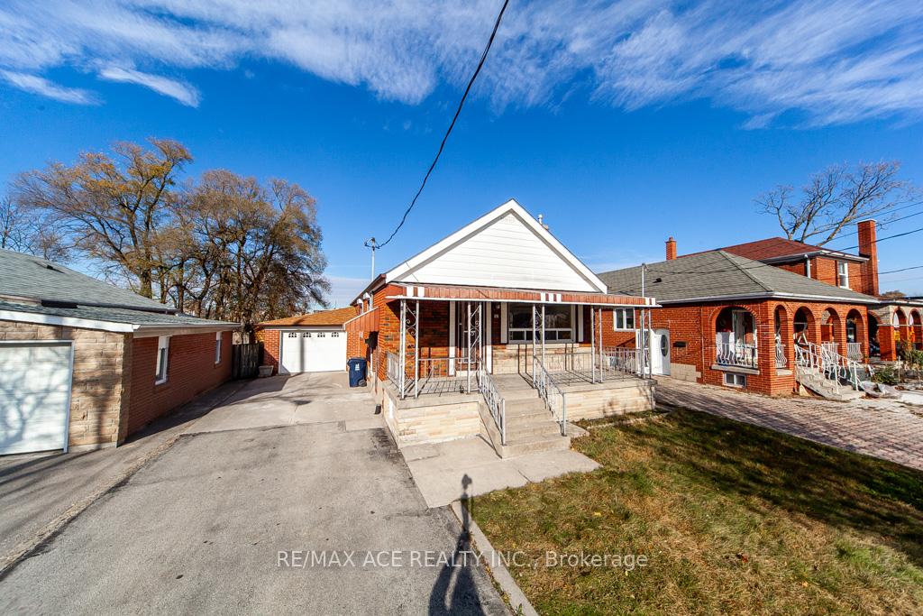 52 Leahurst Drive, Toronto, ON M1L 2C4