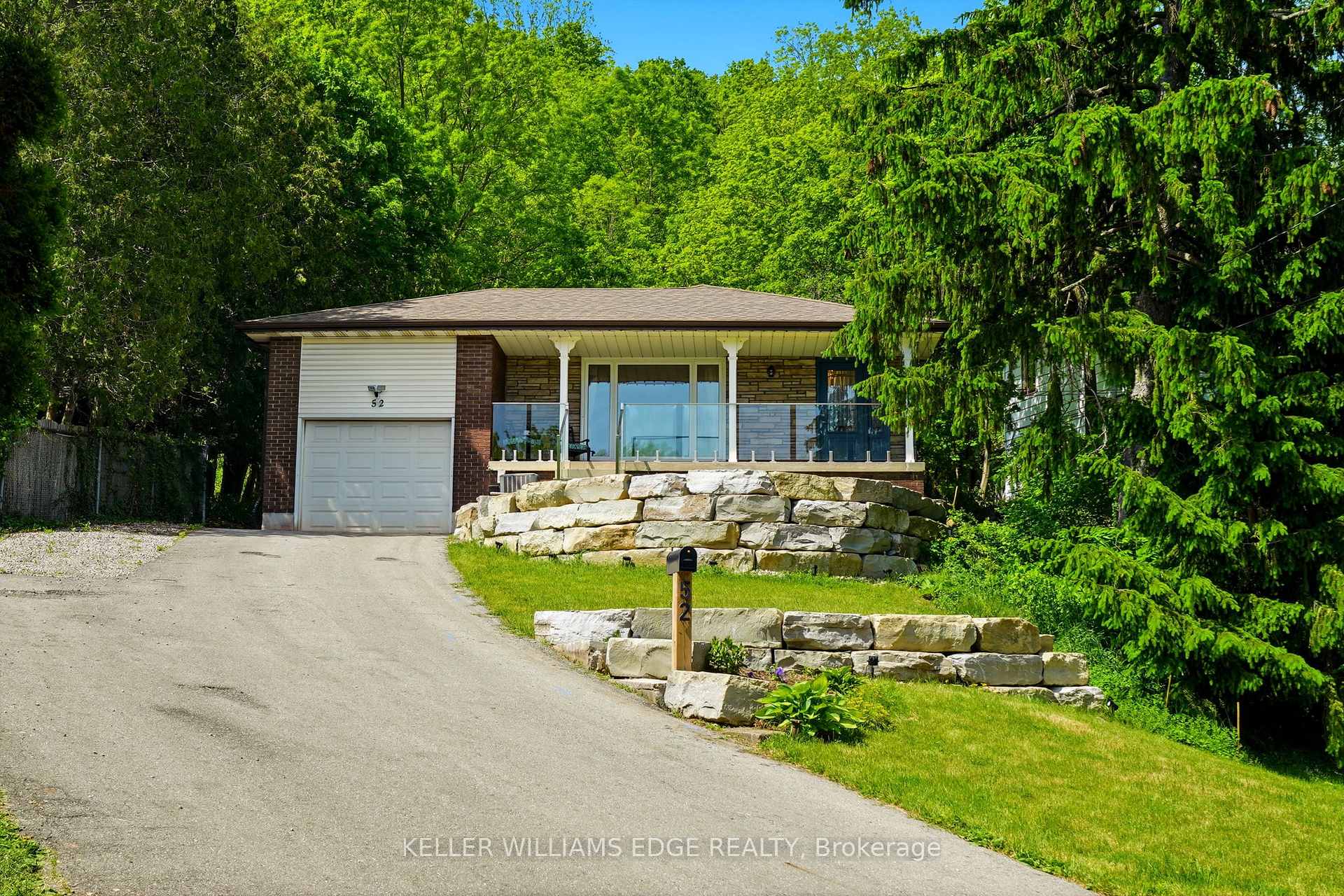 52 Parkside Avenue, Hamilton, ON L9H 2S7