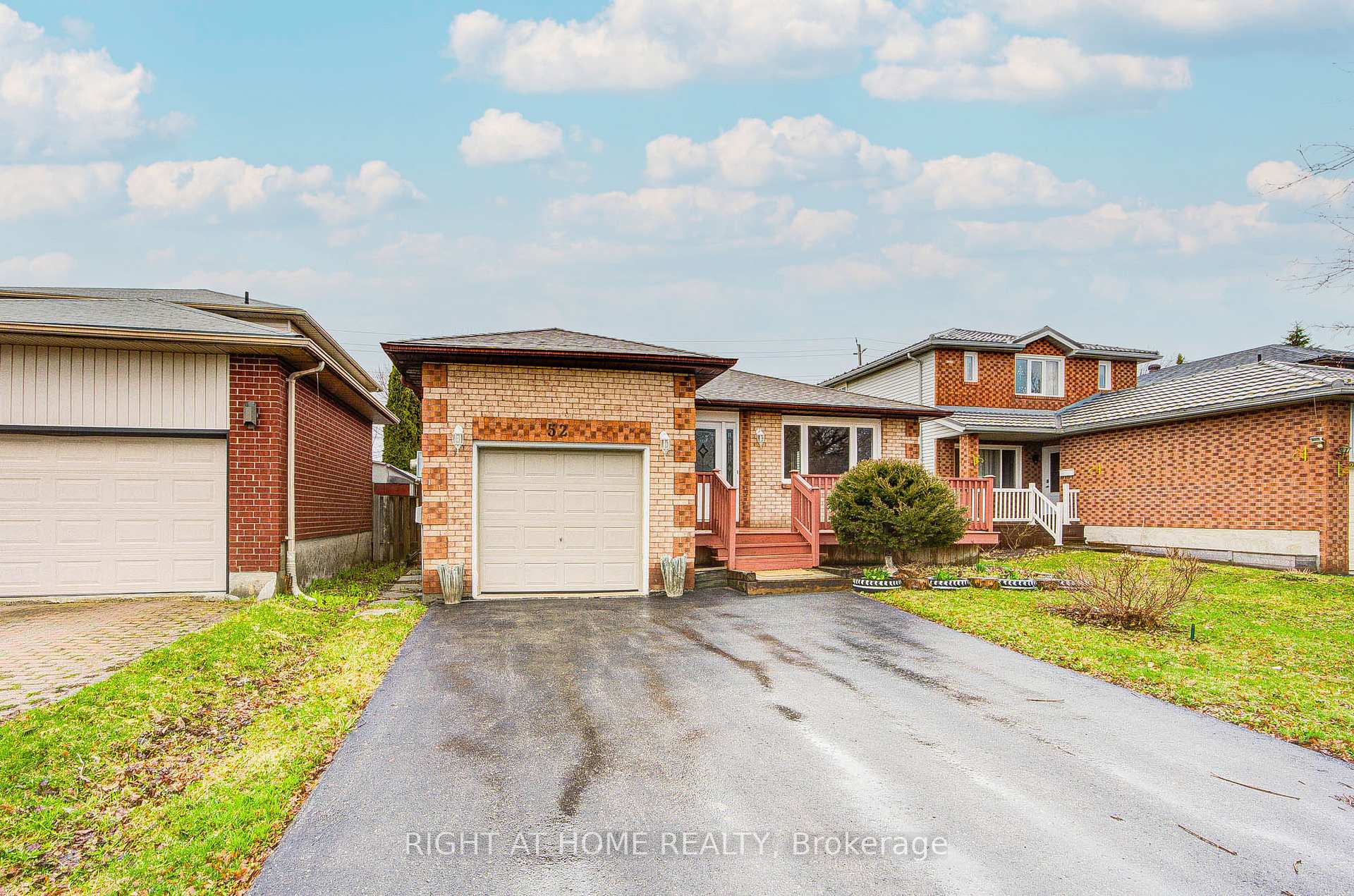 52 Rosenfeld Drive, Barrie, ON L4M 5X4