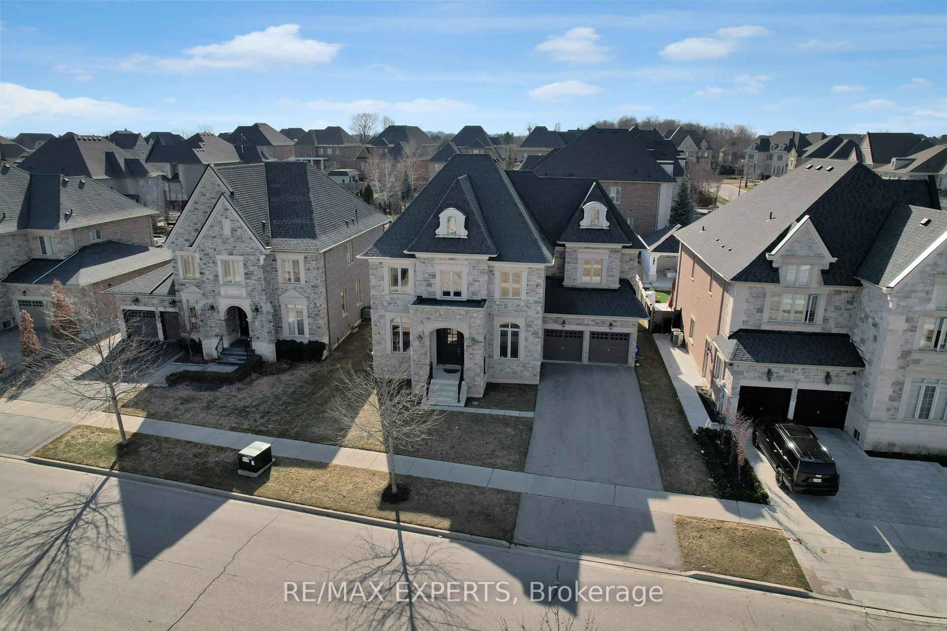 52 Skyline Trail, King, ON L7B 1N1