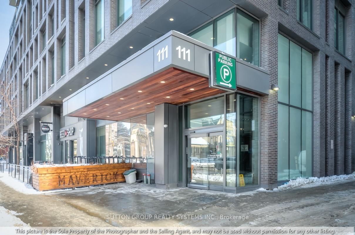 523 - 111 Bathurst Street, Toronto, ON M5V 0M9