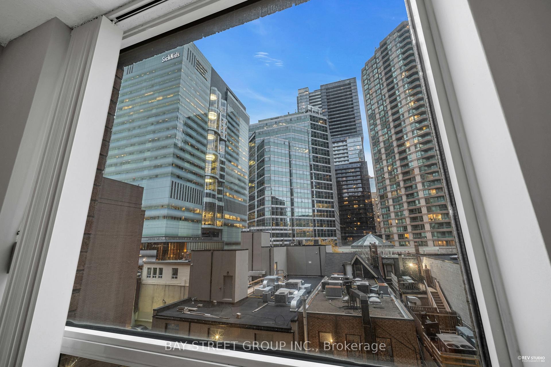 523 - 633 Bay Street, Toronto, ON M5G 2G4