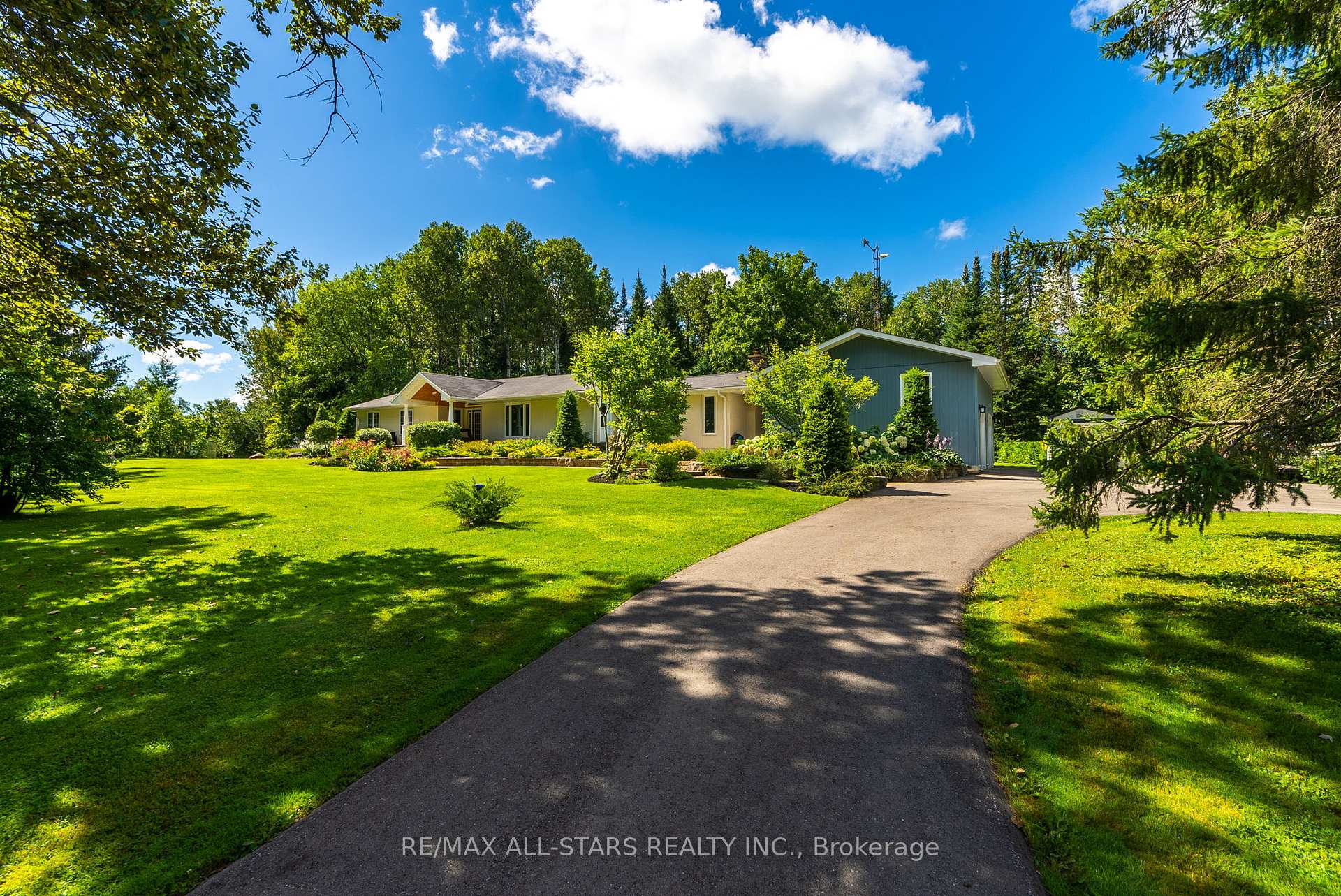 523 Davis Drive, Uxbridge, ON L9P 1R1