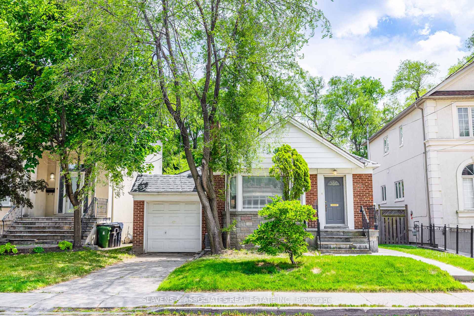 523 Glengarry Avenue, Toronto, ON M5M 1G2