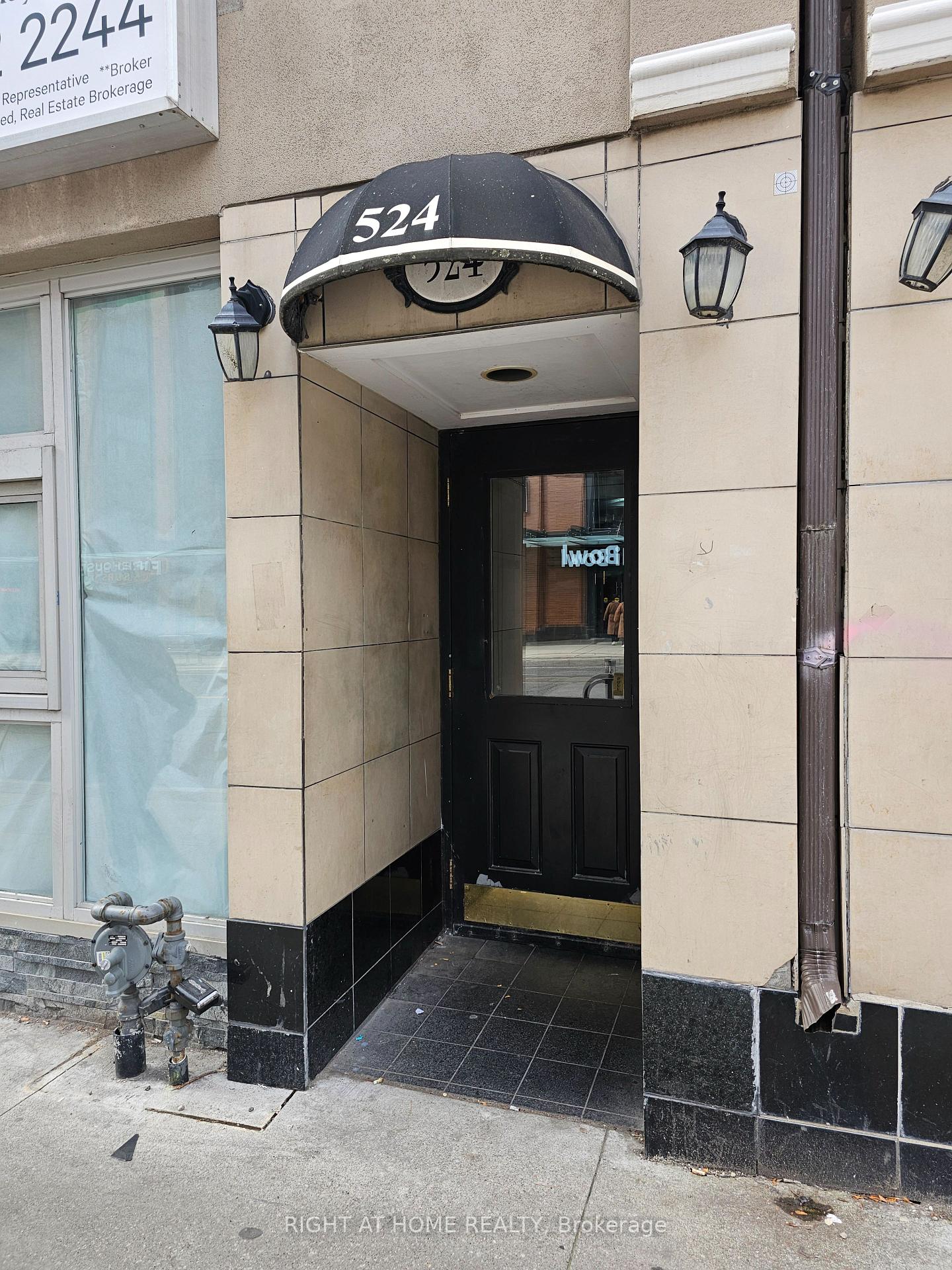 205 - 524 Yonge Street, Toronto, ON M4Y 1X9