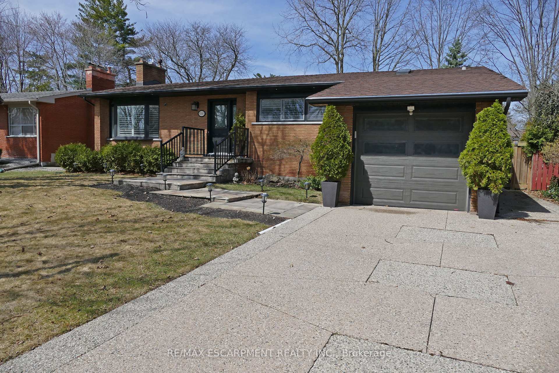 5247 SPRUCE Avenue, Burlington, ON L7L 1N2
