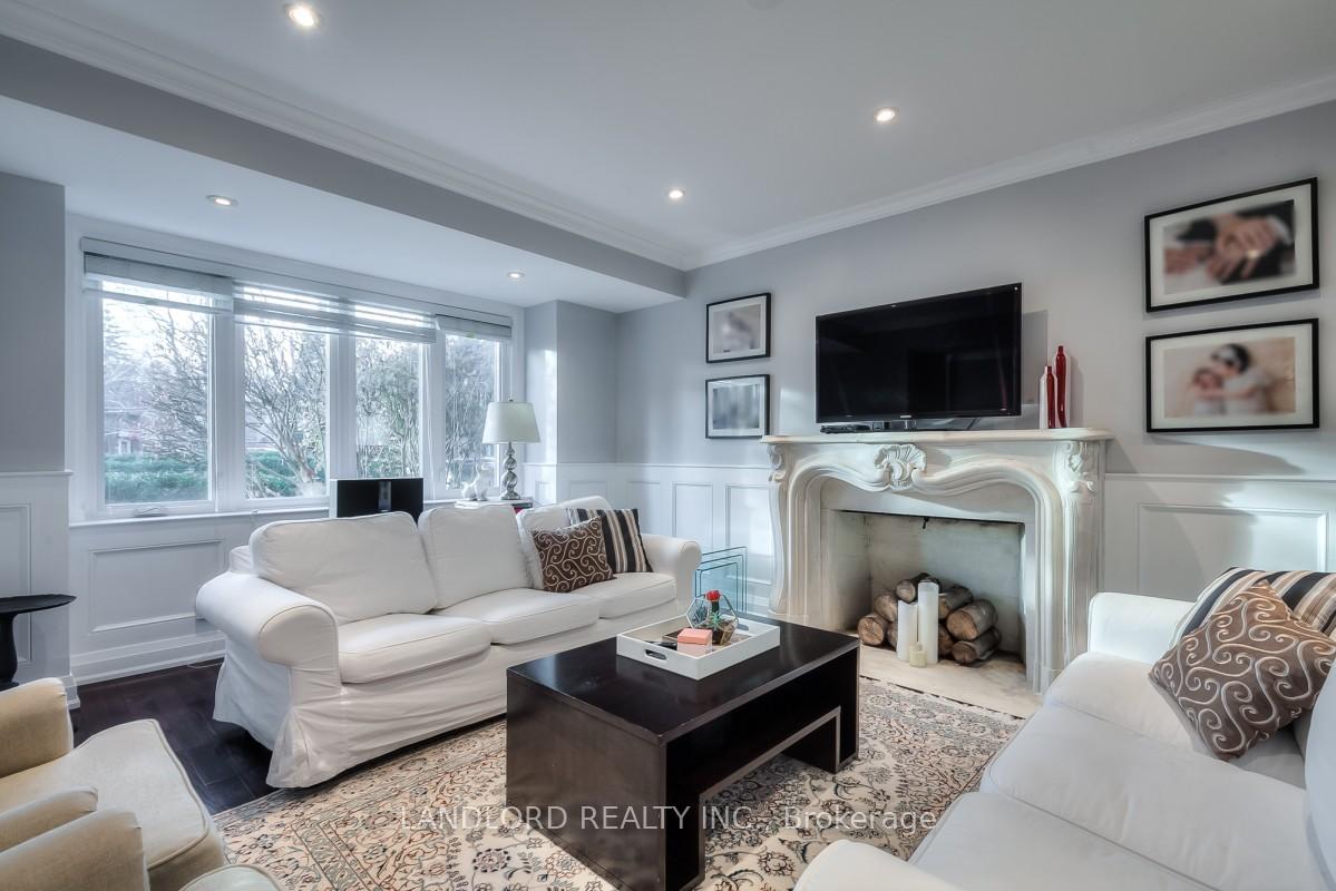 525 Russell Hill Road, Toronto, ON M5P 2T2