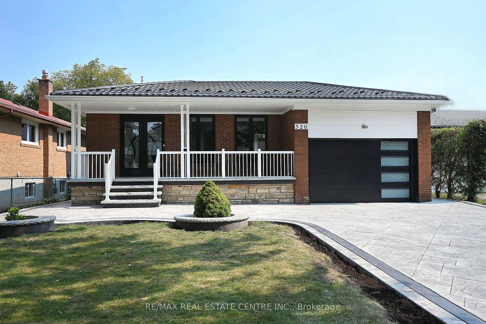 526 Selsey Drive, Mississauga, ON L5A 1B9