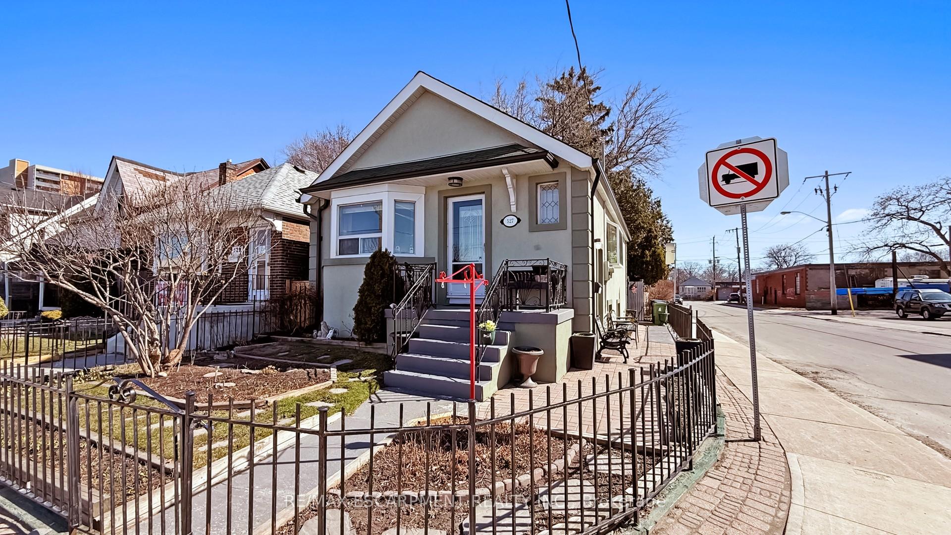 527 Victoria Park Avenue, Toronto, ON M4C 5H2