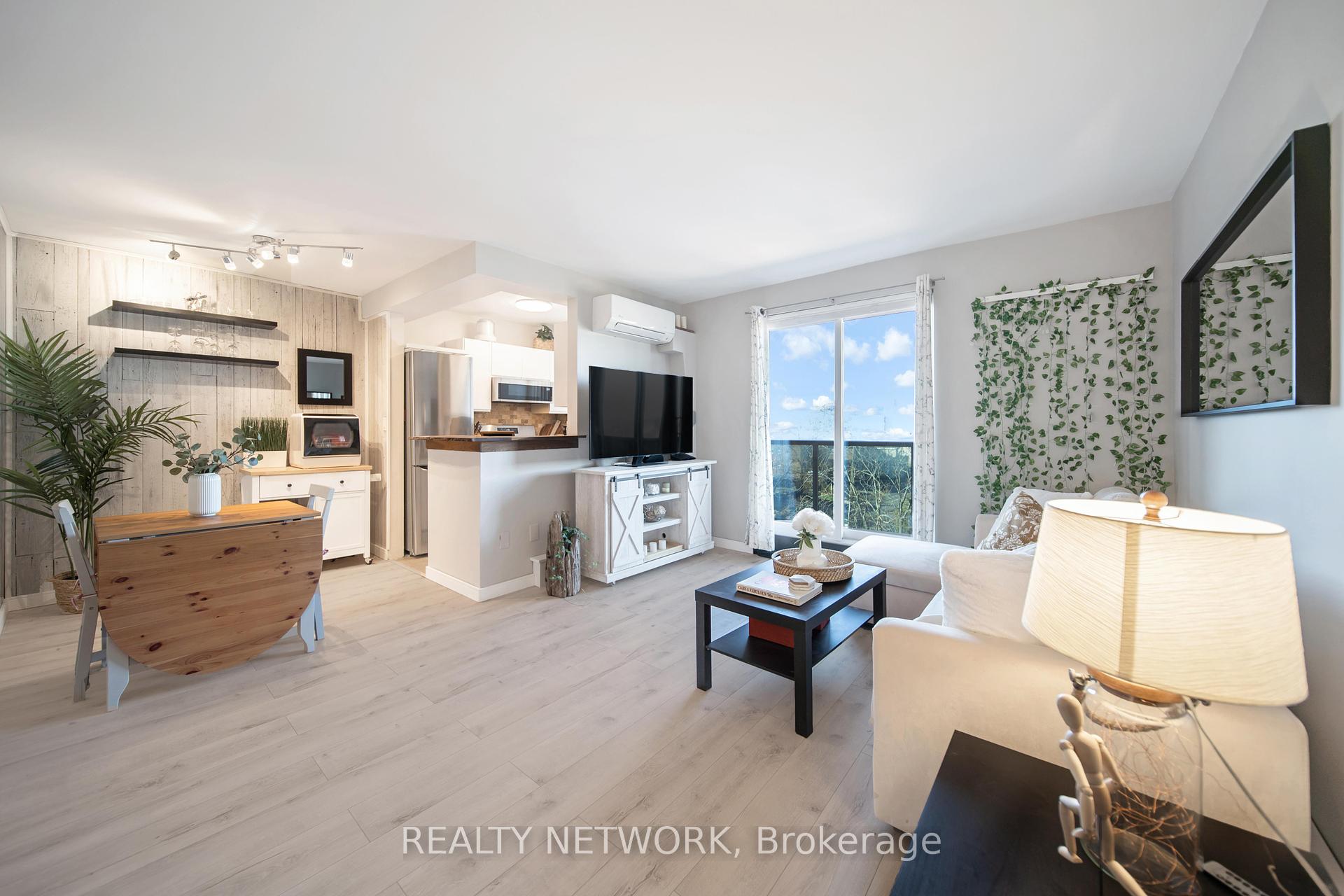 53 - 2373 King Street E, Hamilton, ON L8K 1X9