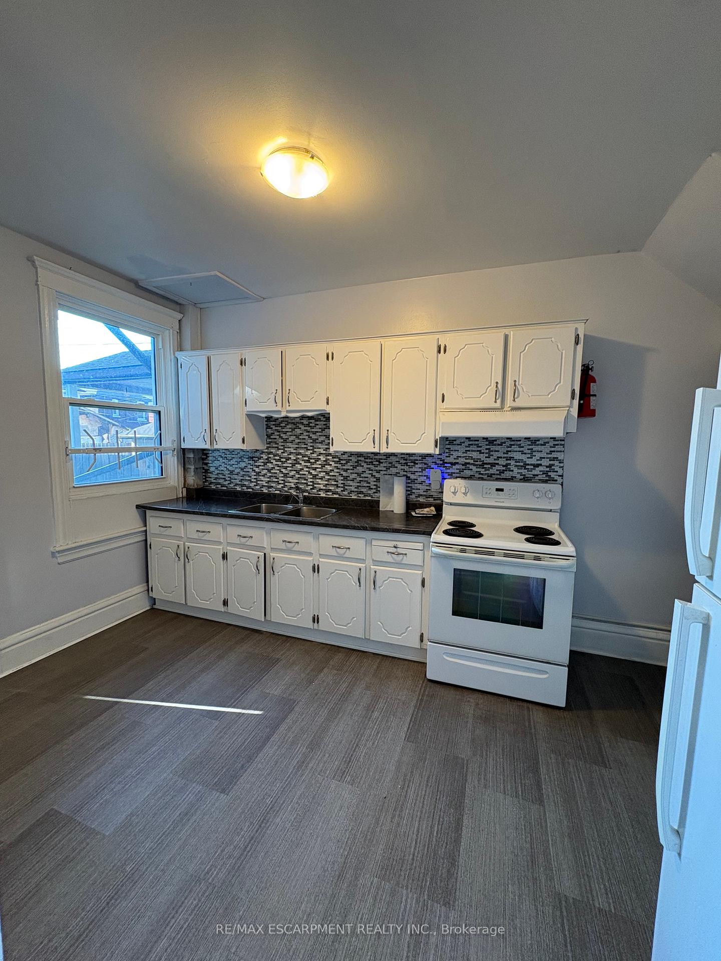 MAIN - 53 William Street, Hamilton, ON L8L 5T6
