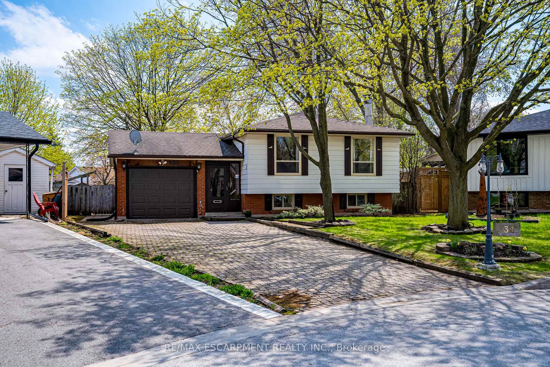 534 Richardson Court, Burlington, ON L7L 2V6