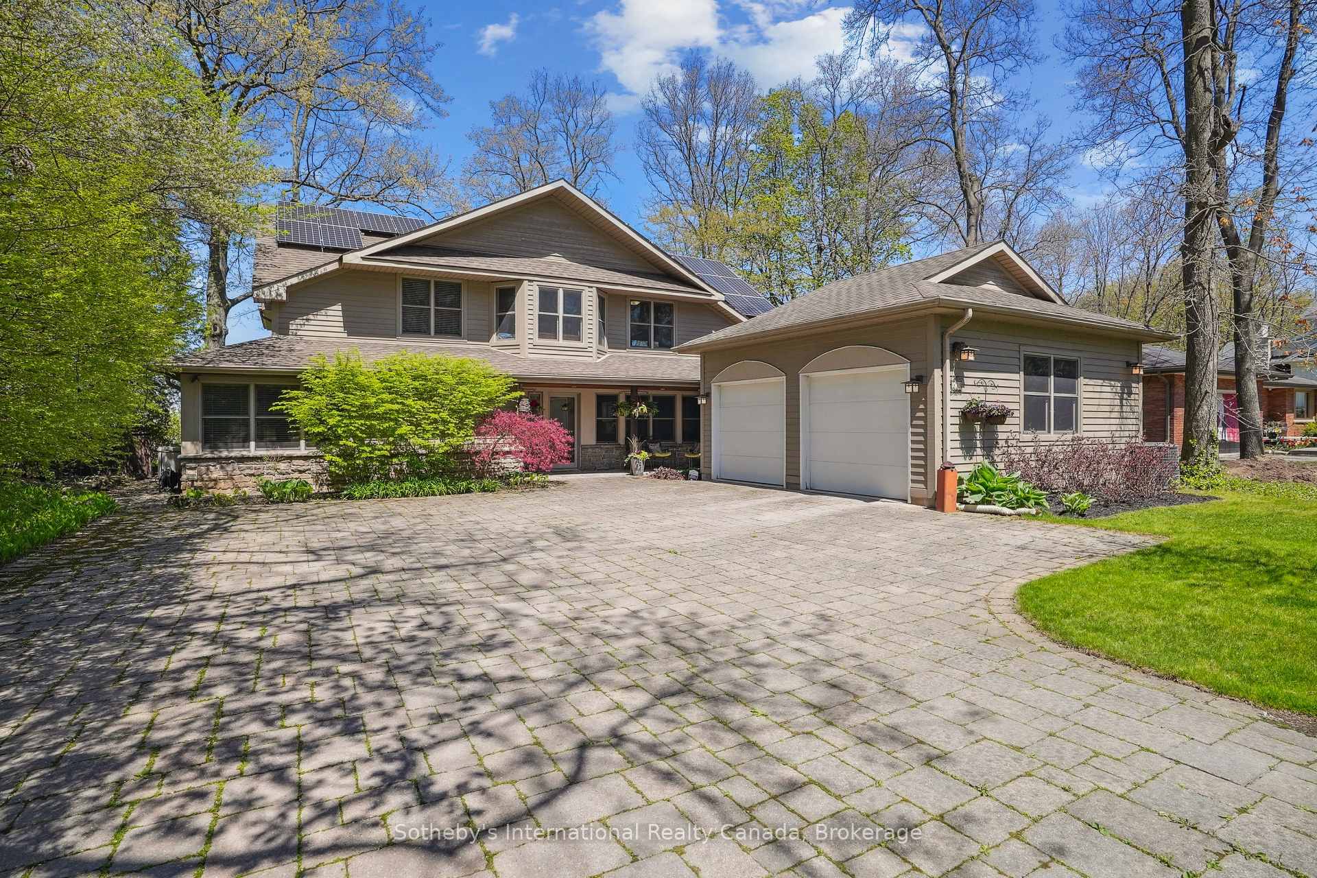 534 Scenic Drive, Hamilton, ON L9C 1G8