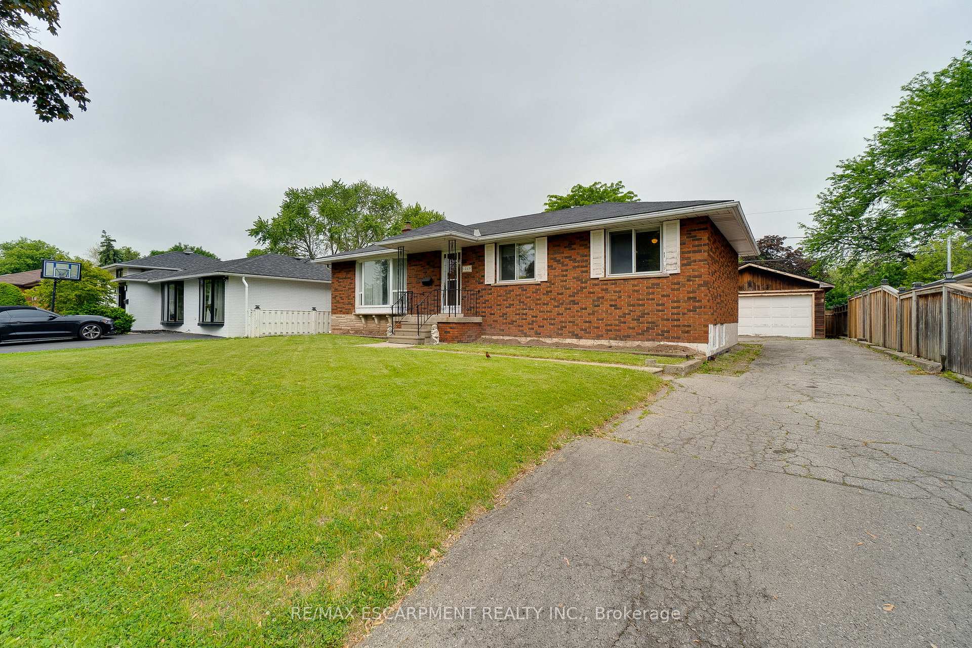 5349 Spruce Avenue, Burlington, ON L7L 1N4